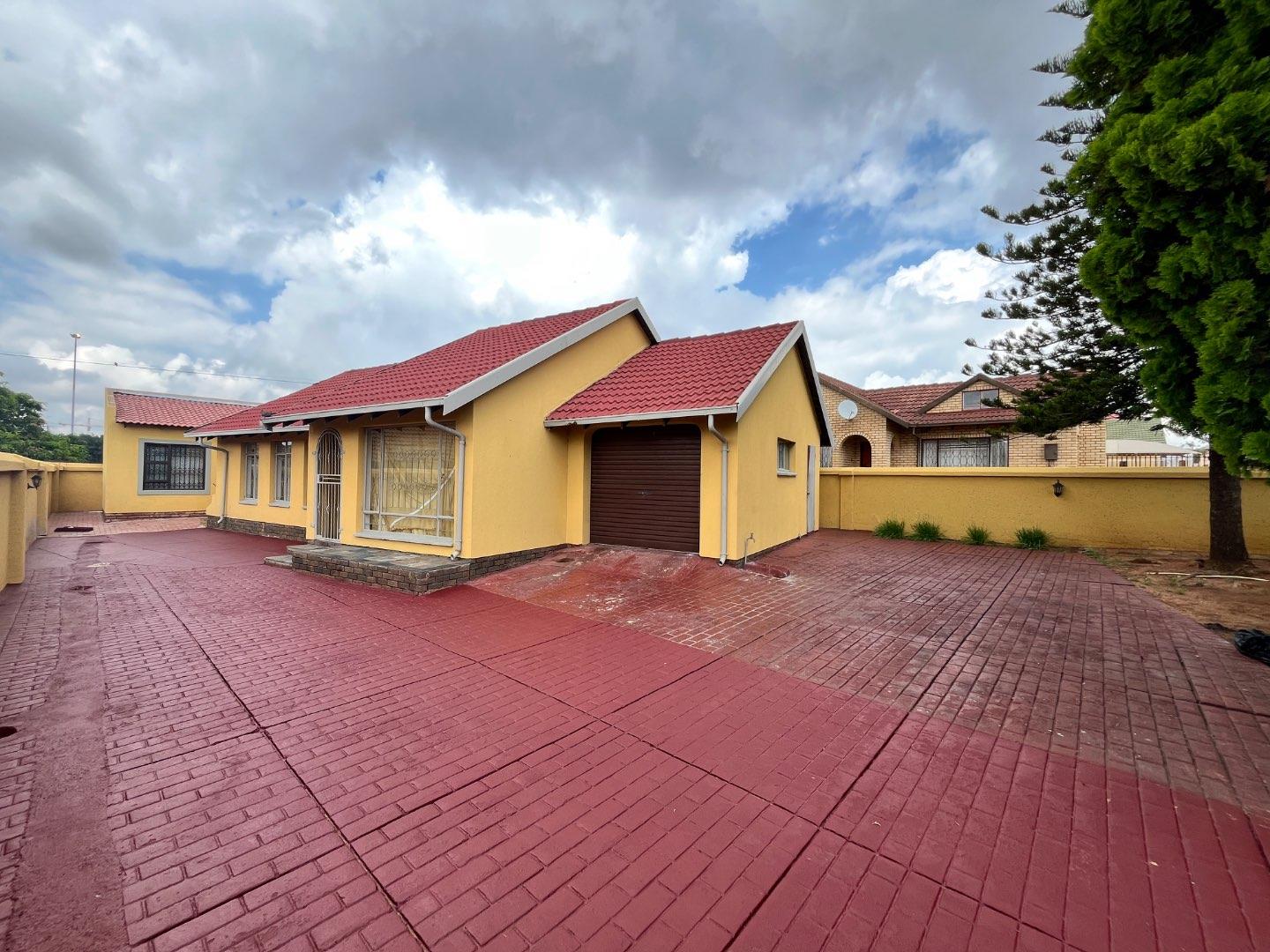 3-Bedroom House To Rent in Soshanguve Ext with garage and ample parking ...