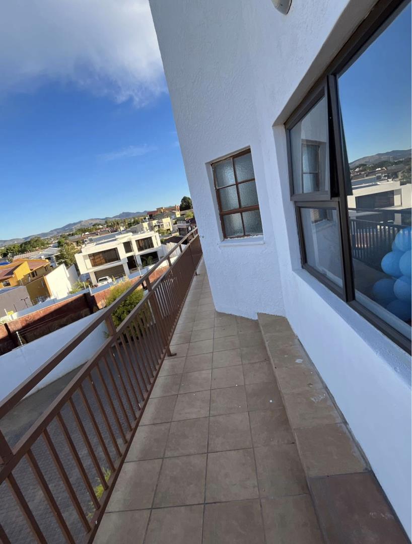 For Sale: House in Hochlandpark, 3 Bedrooms, Office, Double Garage ...