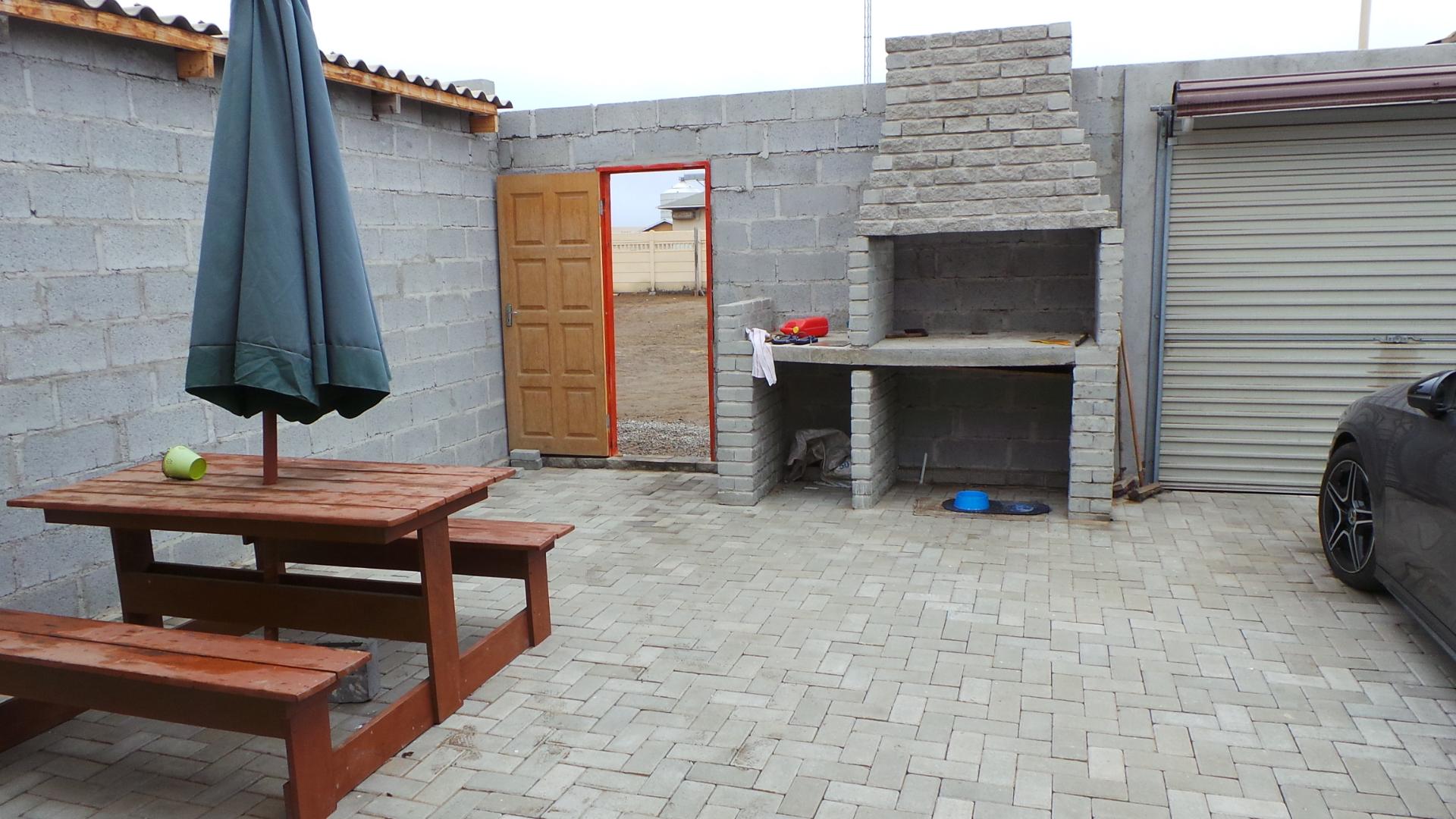 Walvis Bay Central House For Sale: 4 beds, 4 baths, flat, garage, large ...
