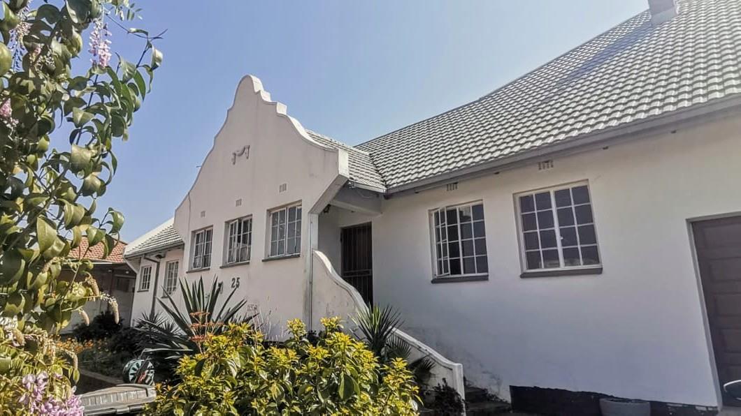 Properties to rent in Mondeor - view houses and cottages