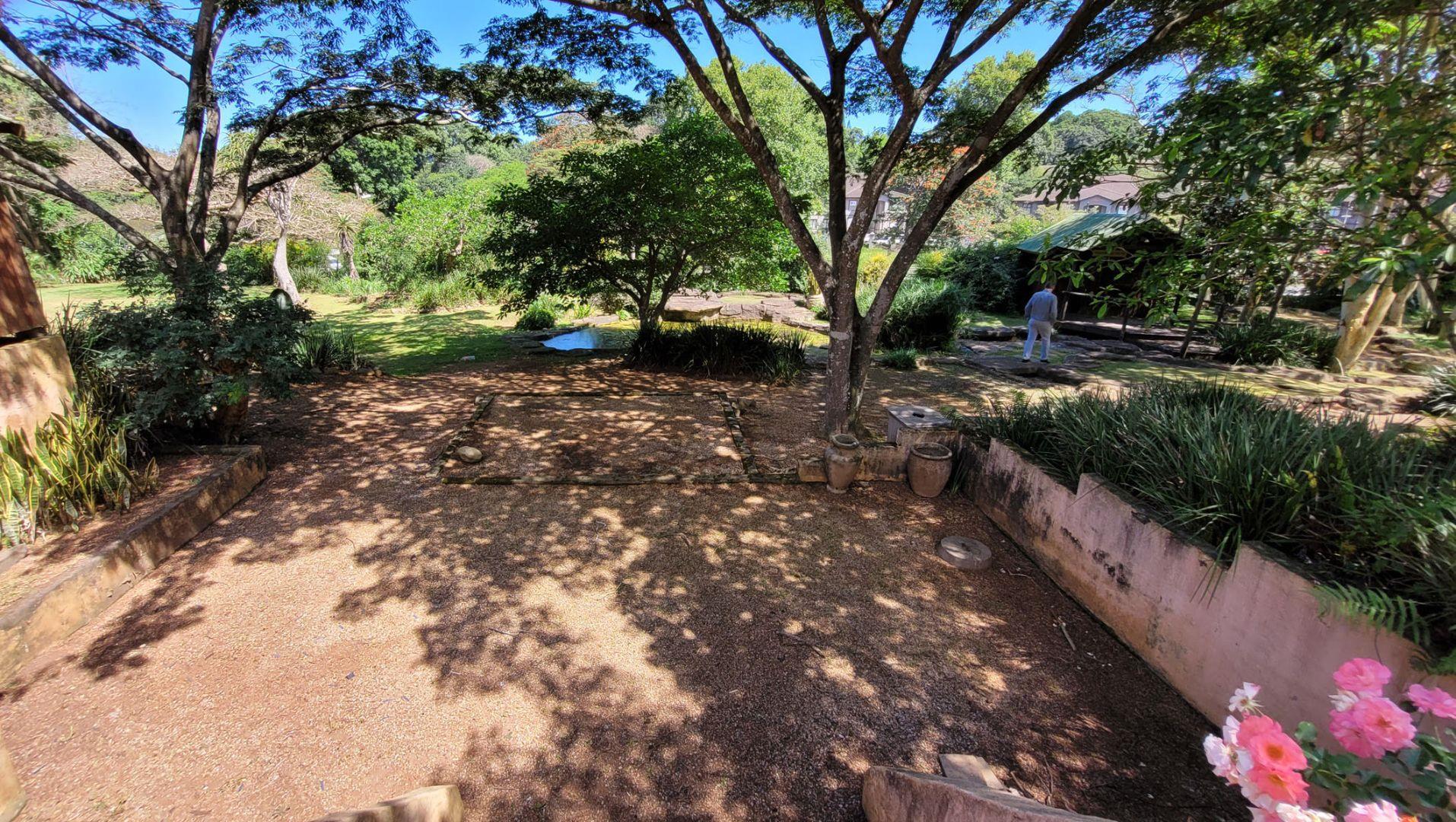 670m² Mixed Use in Kloof Central For Sale POA #2213841