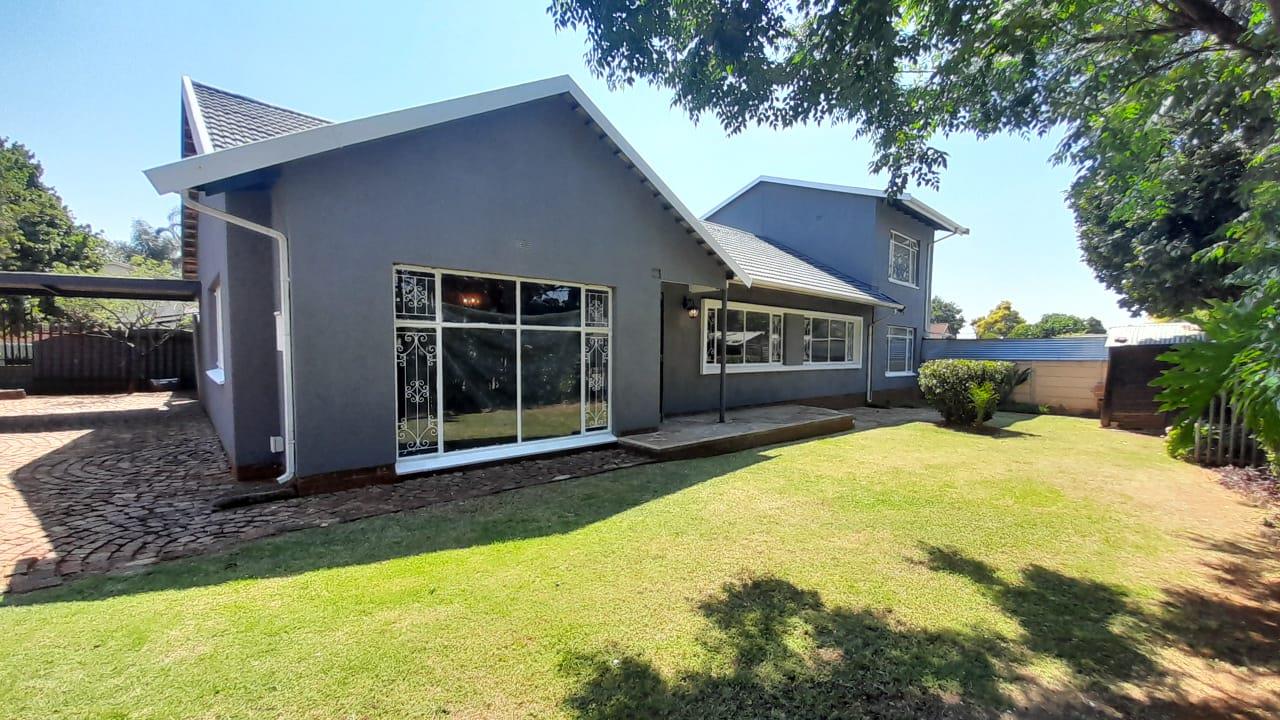 Versatile Birchleigh house with dual living, large loft, and ample ...