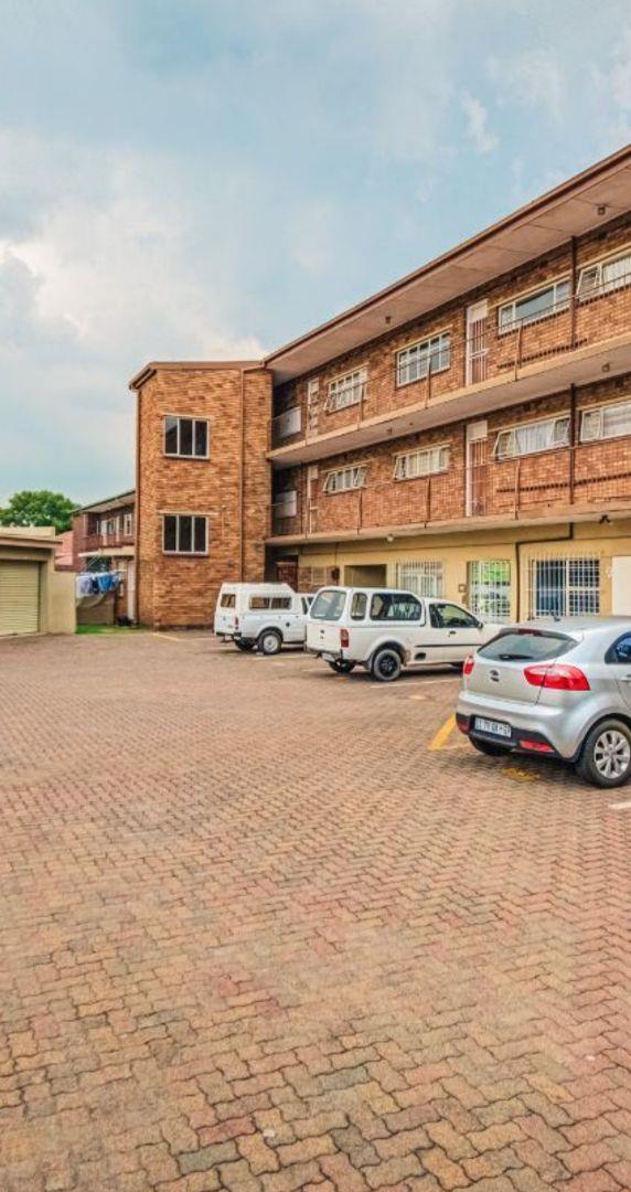 For Sale: 2-Bedroom Apartment in Kempton Park Ext 2 with Spacious Lounge and Kitchen. #2396168 ...