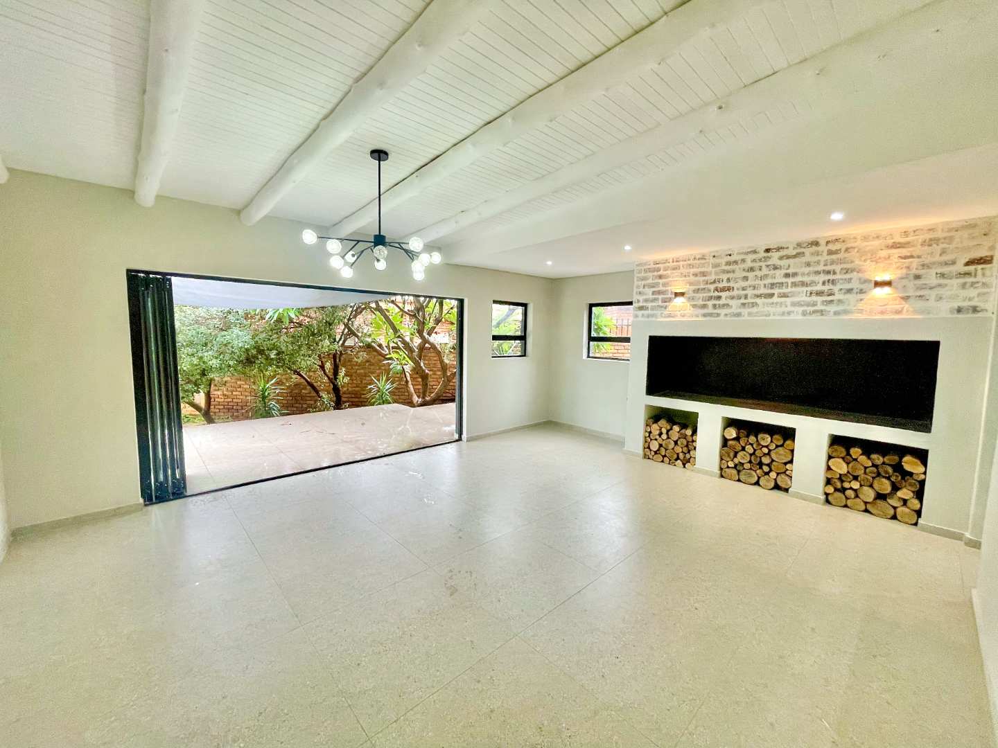 Garsfontein House For Sale: Pool, Study, Spacious Garden, Secure ...