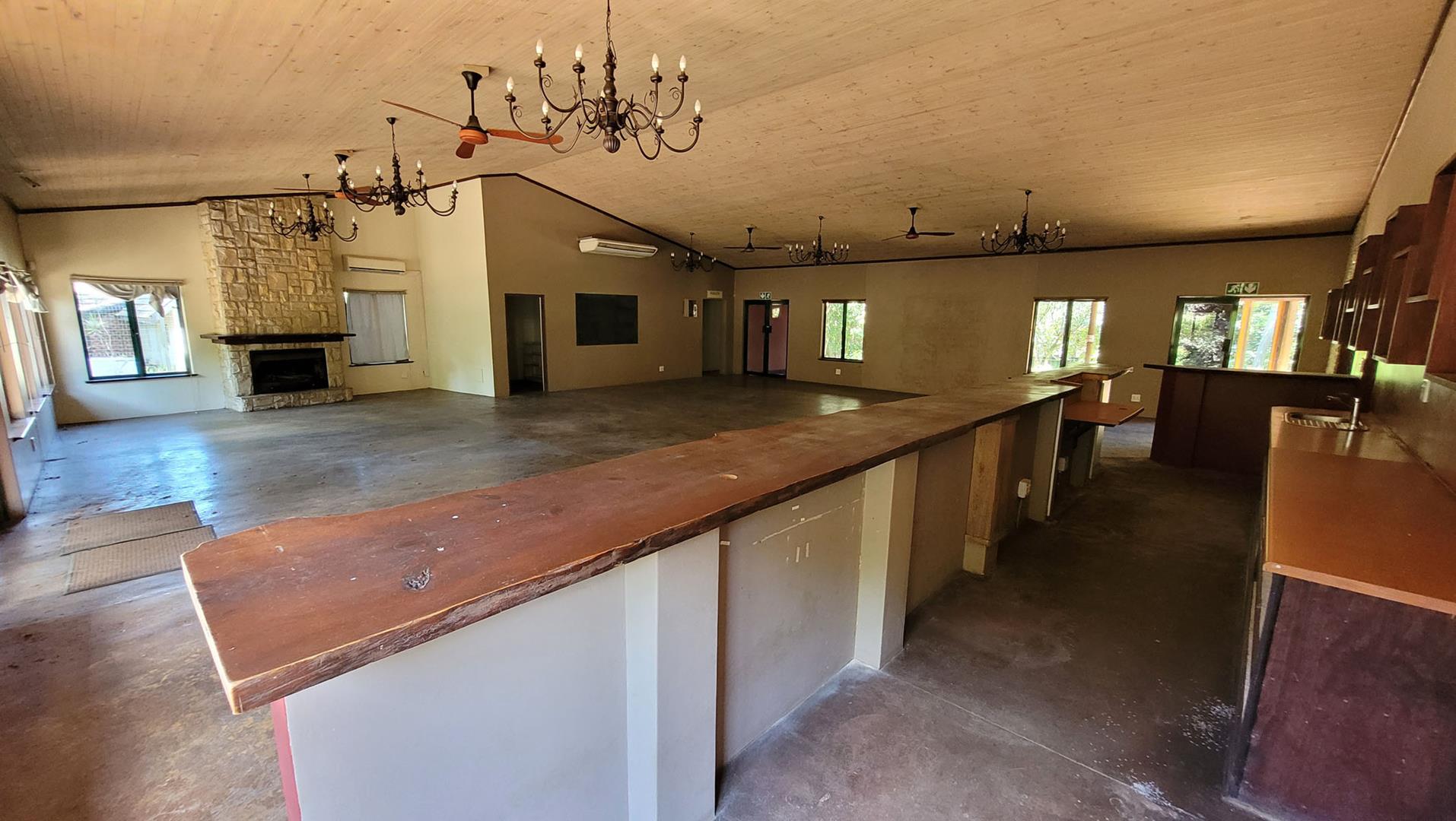 670m² Mixed Use in Kloof Central For Sale POA #2213841