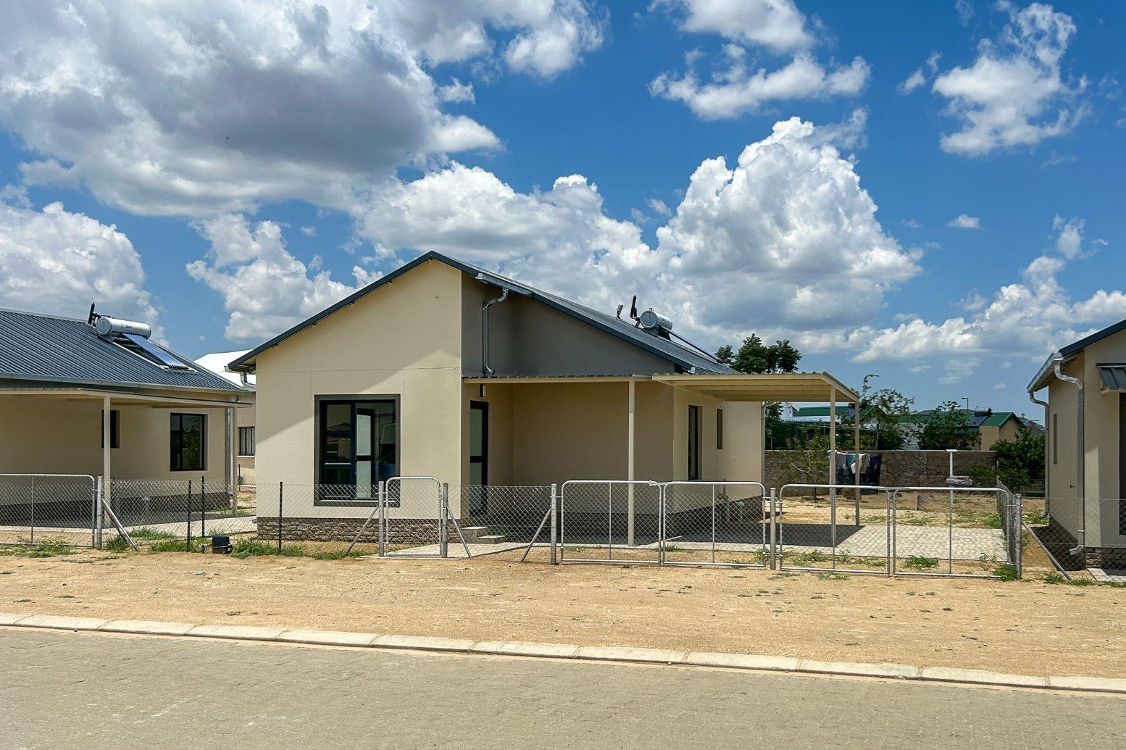 3-Bedroom Townhouse For Sale in Osona Village with private yard and ...