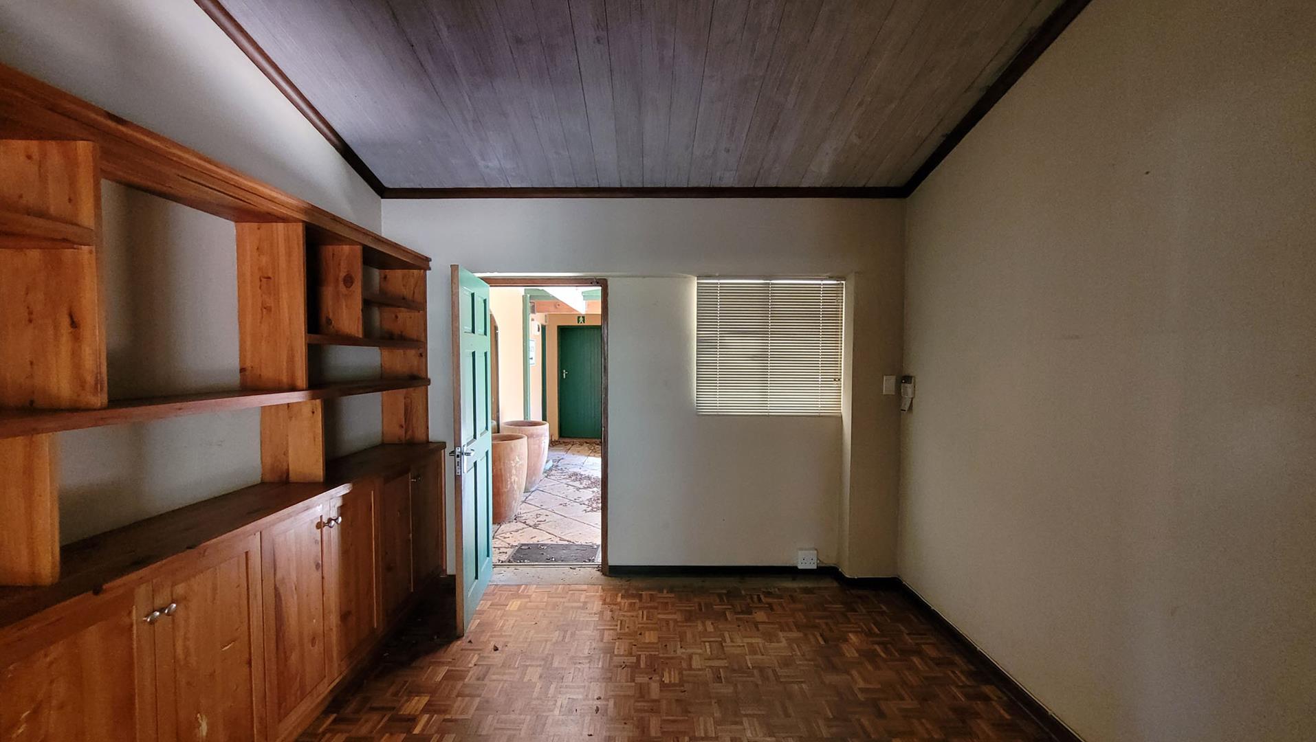 670m² Mixed Use in Kloof Central For Sale POA #2213841