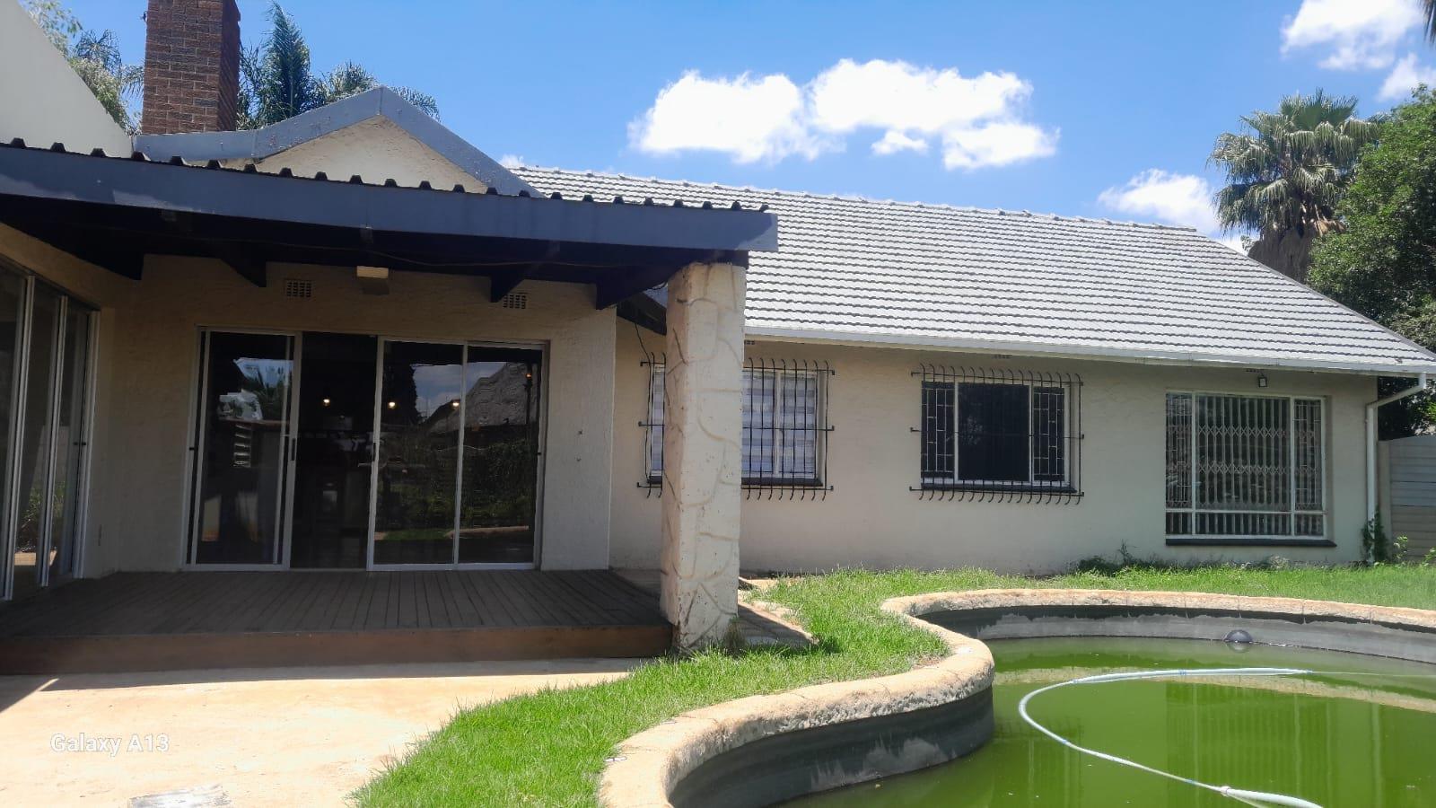 House To Rent in Birchleigh: 3 Bedrooms, Pool, Open-plan Living, 2 ...