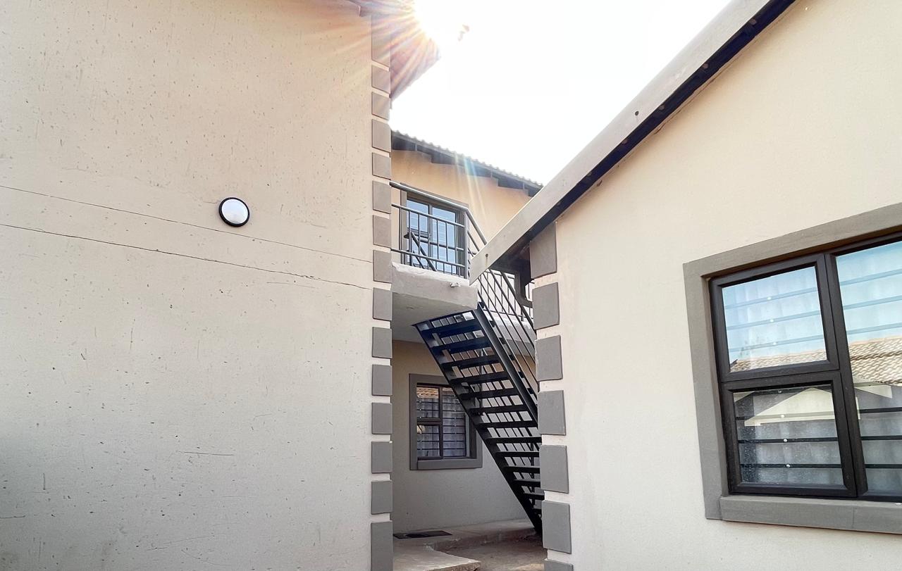 To Rent: 2-Bedroom Apartment in Vosloorus Ext 24 with secure access and ...