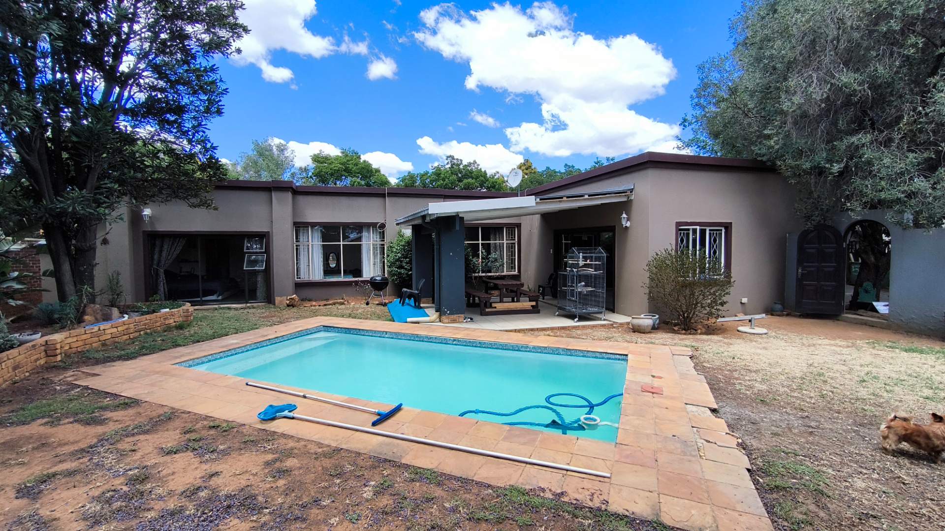 Brackenhurst House For Sale: 4 Bedrooms, Office Space, Pool, Granny ...