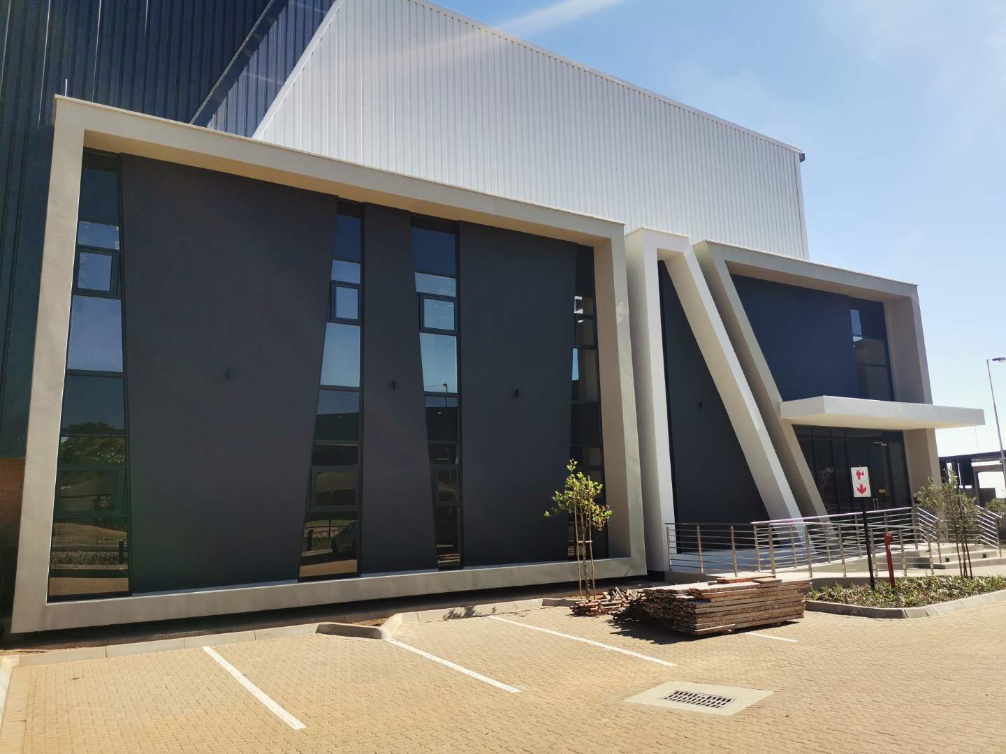 Corner Unit in Samrand Business Park: Optimal Office/Warehouse, Ample ...