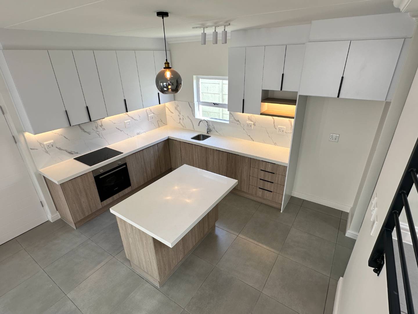 For Sale: 3 Bedroom House in Langeberg Ridge with open plan kitchen and ...