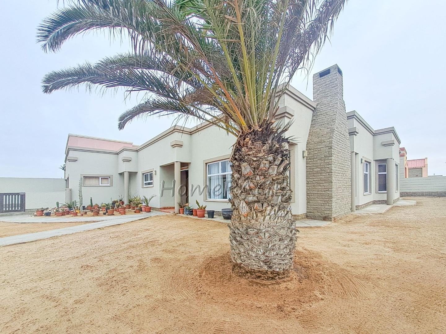 For Sale: House in Fairways Estate with separate flat, double garage ...