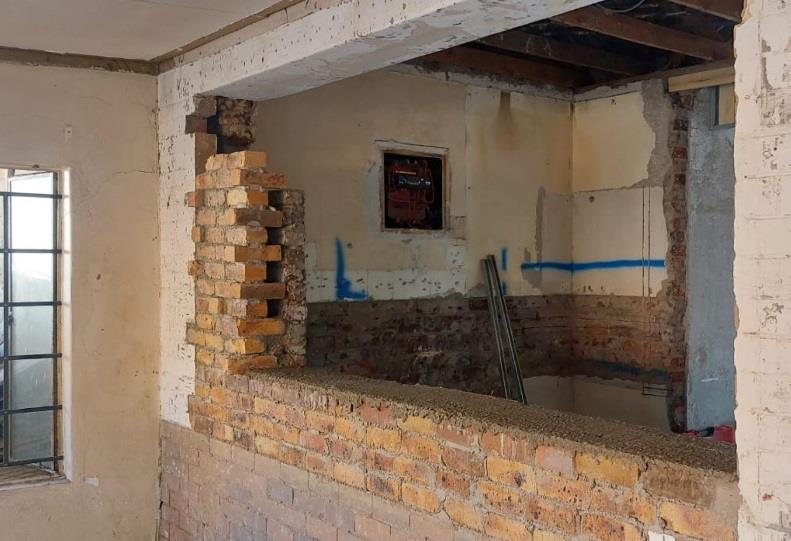 Croydon House For Sale: 3 Bedrooms, Pool, Large Plot, Renovation ...