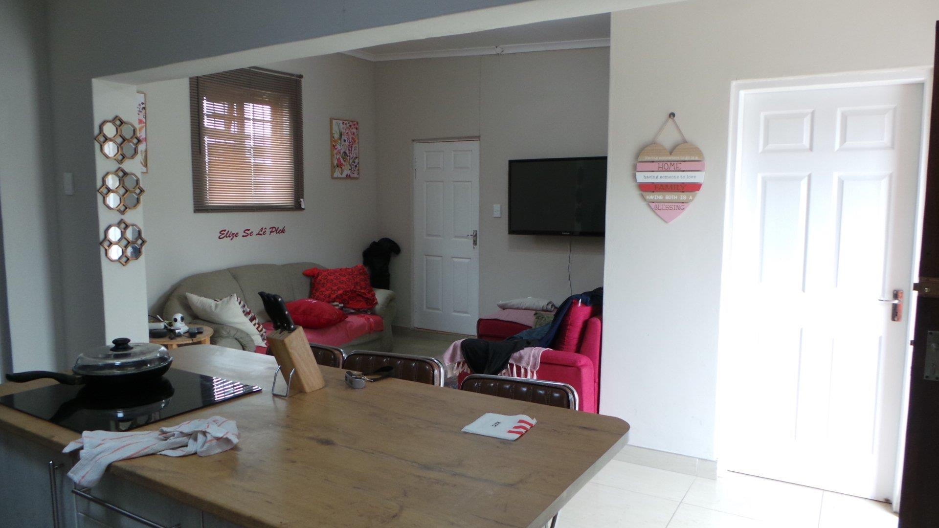 Walvis Bay Central House For Sale: 4 beds, 4 baths, flat, garage, large ...