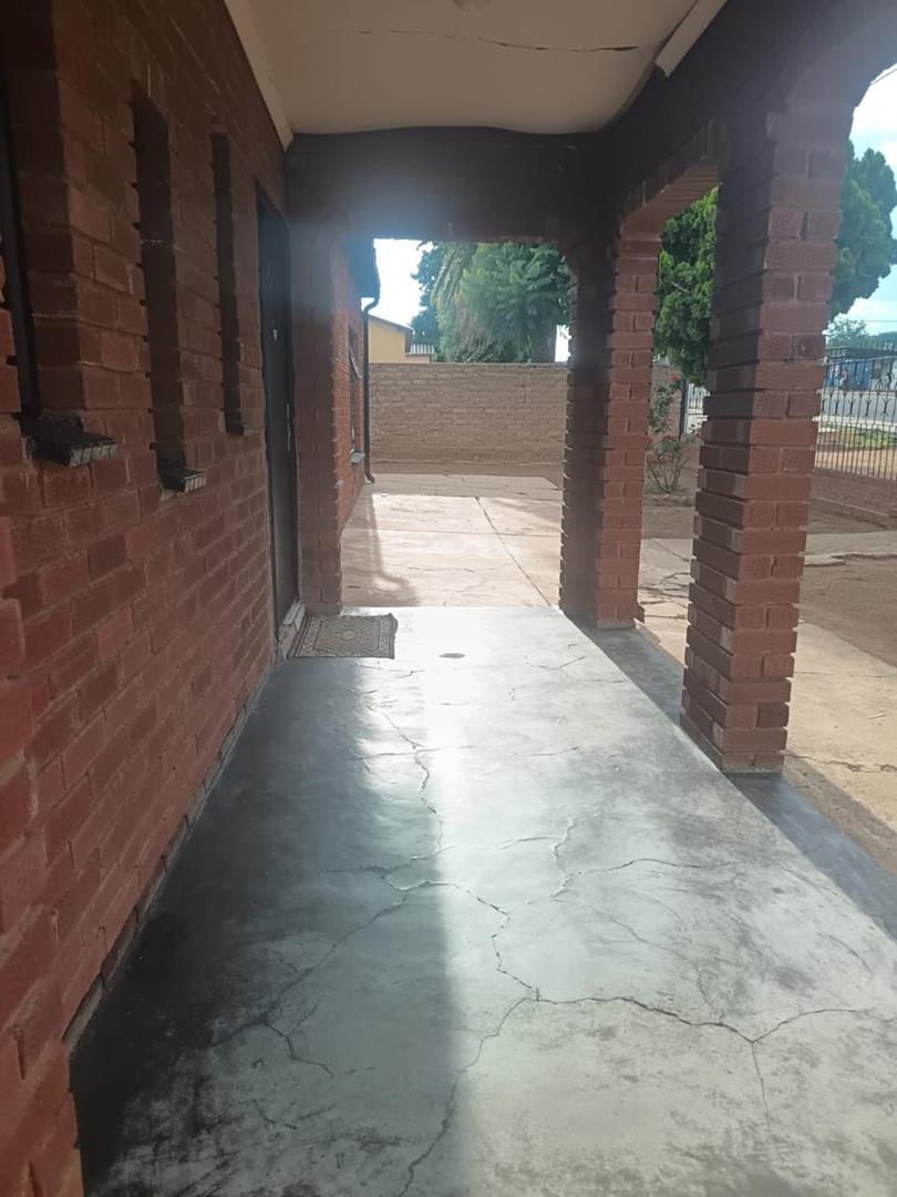For Sale: 3-bedroom house in Mabopane Central, near amenities and ...