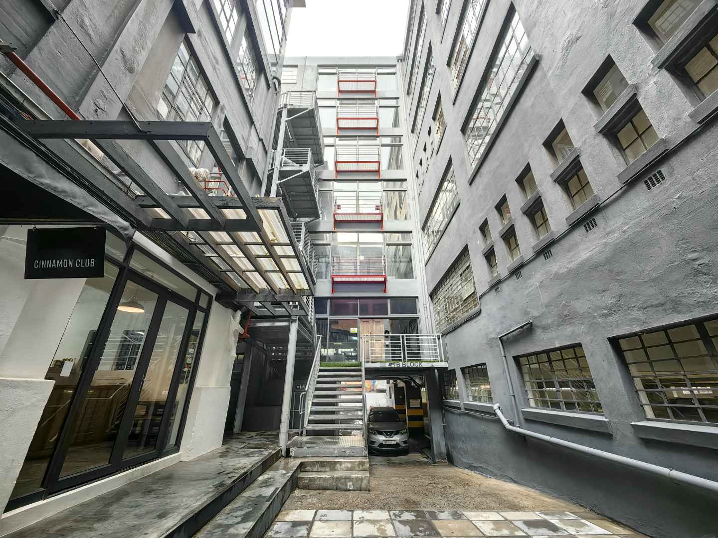 118m² Office To Rent in Woodstock Exchange, corner unit with natural ...
