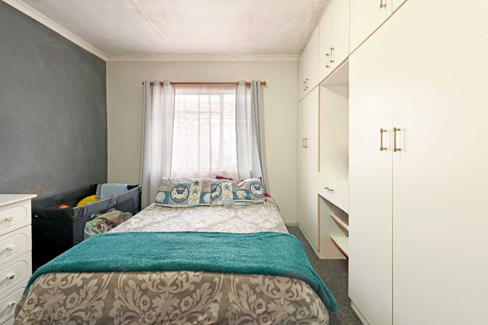 6 Bedroom House in Grassy Park For Sale R2,500,000 #2503789