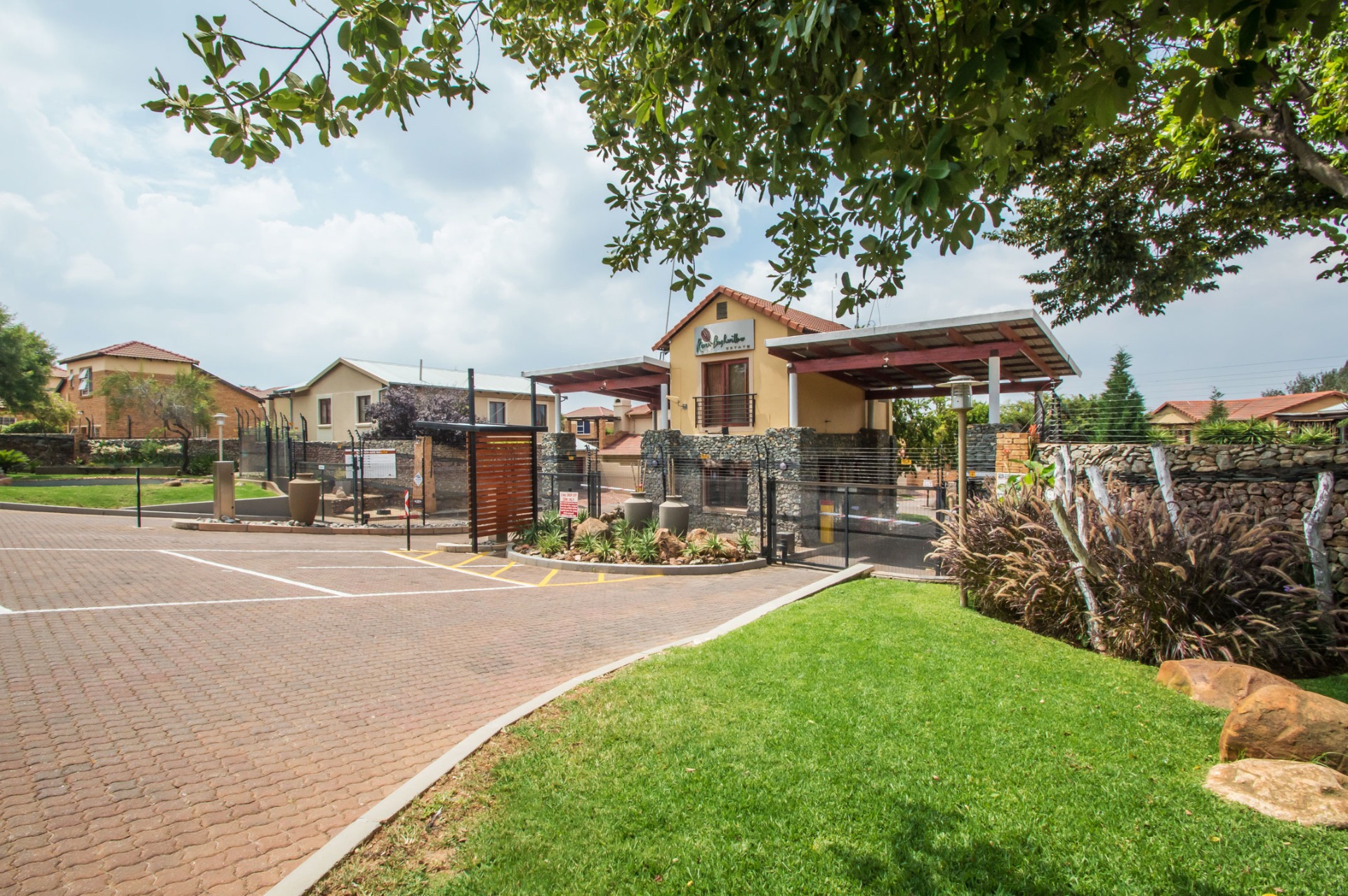 Property and houses for sale and rent in Ruimsig, Roodepoort | MyProperty