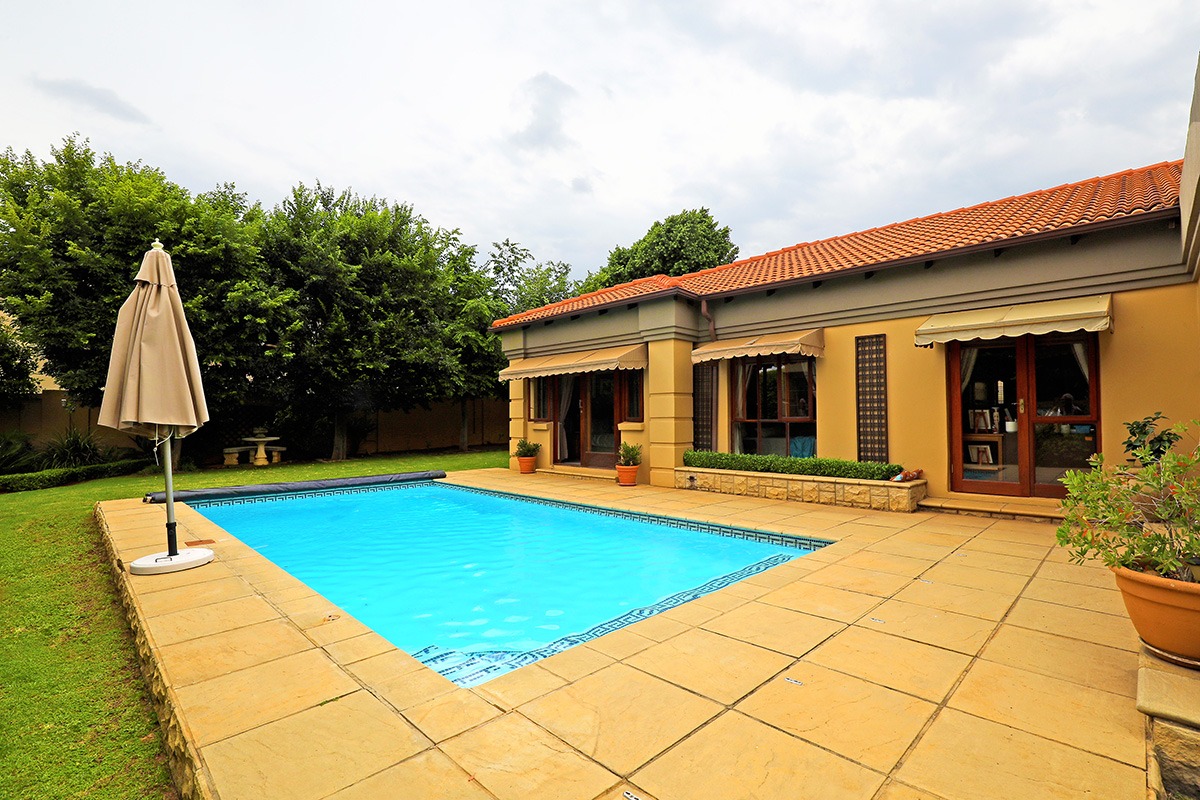 Property and houses for sale and rent in Ruimsig Country Estate ...