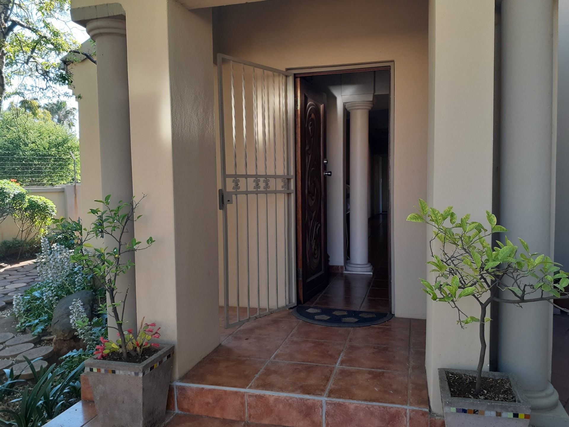 Eldoraigne House For Sale: 3 bedrooms, open-plan living, patio ...