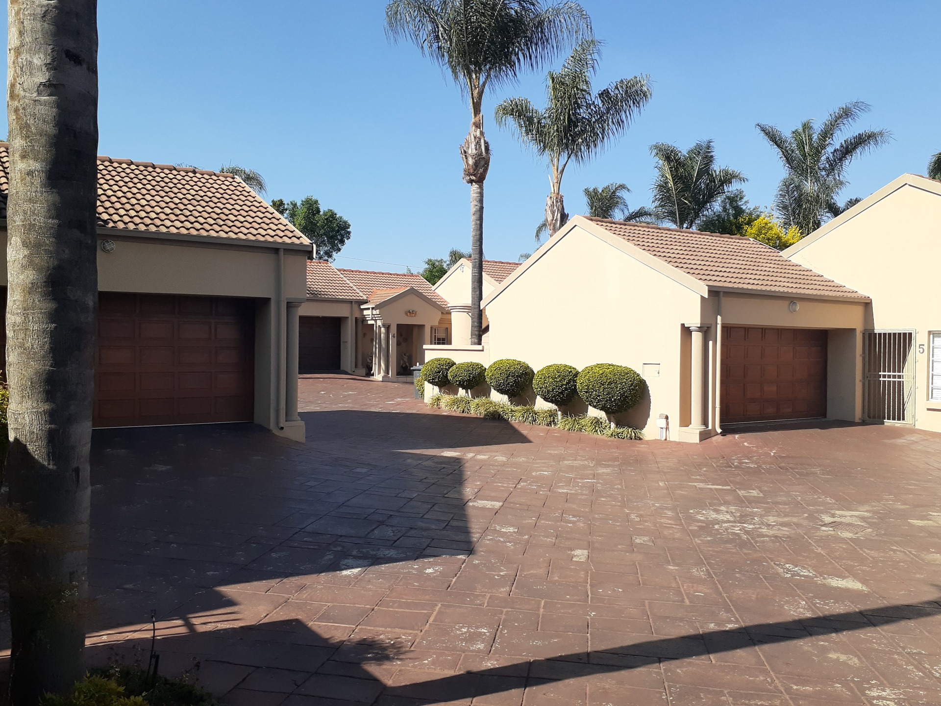 Eldoraigne House For Sale: 3 bedrooms, open-plan living, patio ...