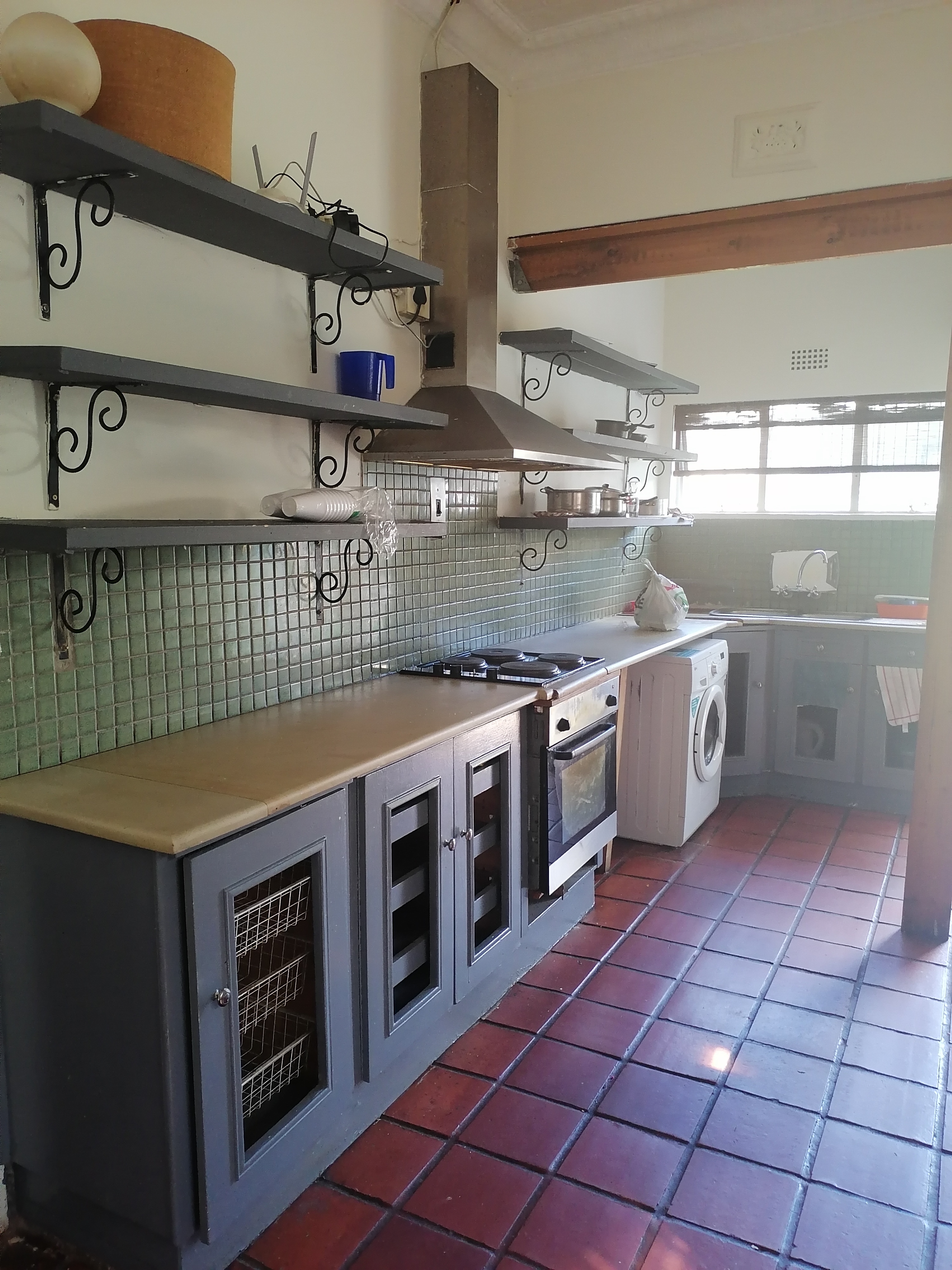 Furnished student house in Westdene, to rent with included utilities ...