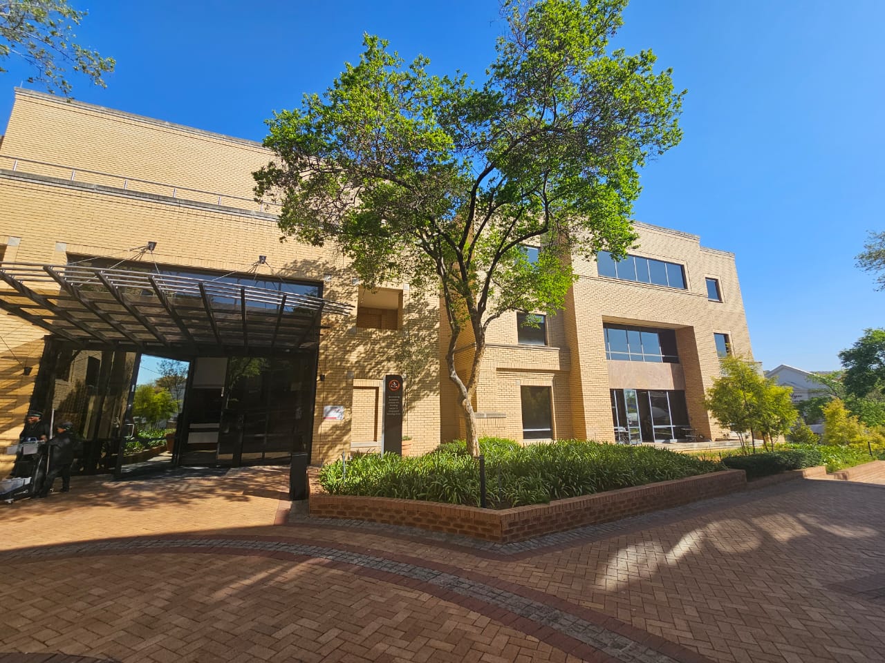 Menlyn Office To Rent: 1,009 m² with parking, security, and fibre ...