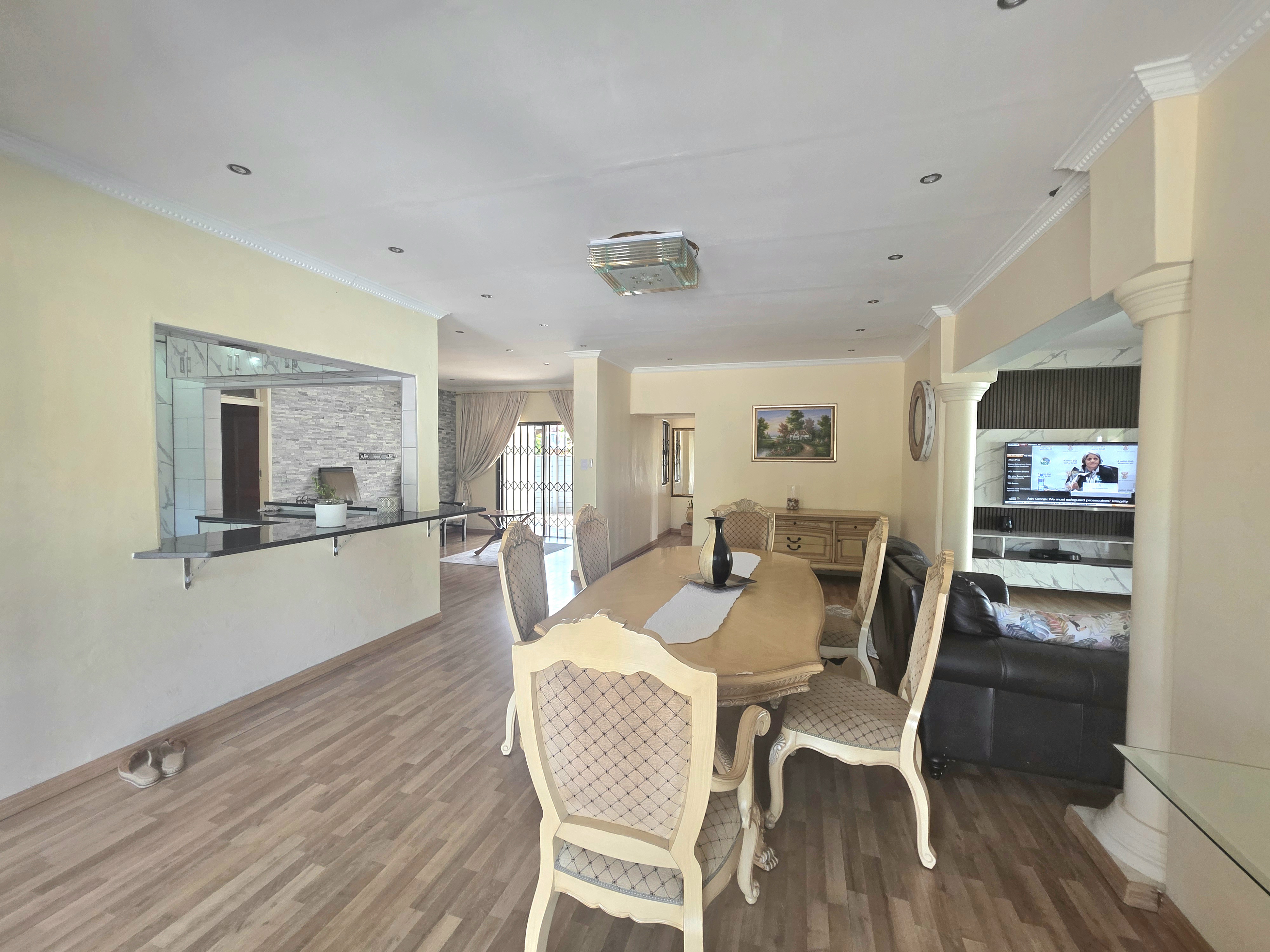 For Sale: House in Veld En Vlei with 4 en-suite bedrooms, pool, and ...