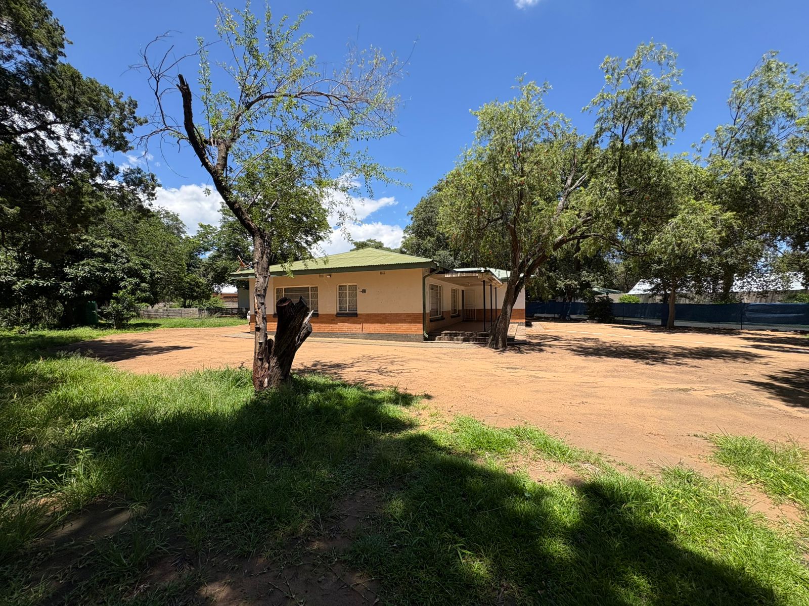 For Sale: House in Bo Dorp with 3 beds, large stand, and separate unit ...