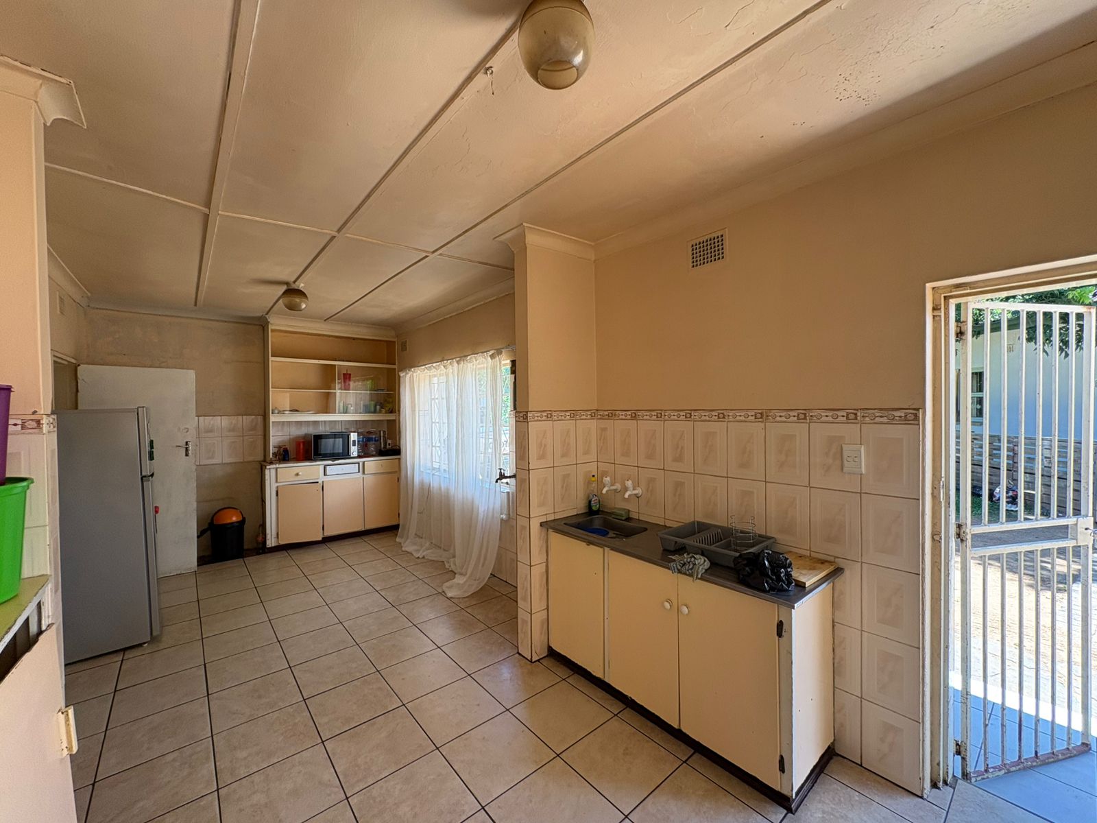 For Sale: House in Bo Dorp with 3 beds, large stand, and separate unit ...