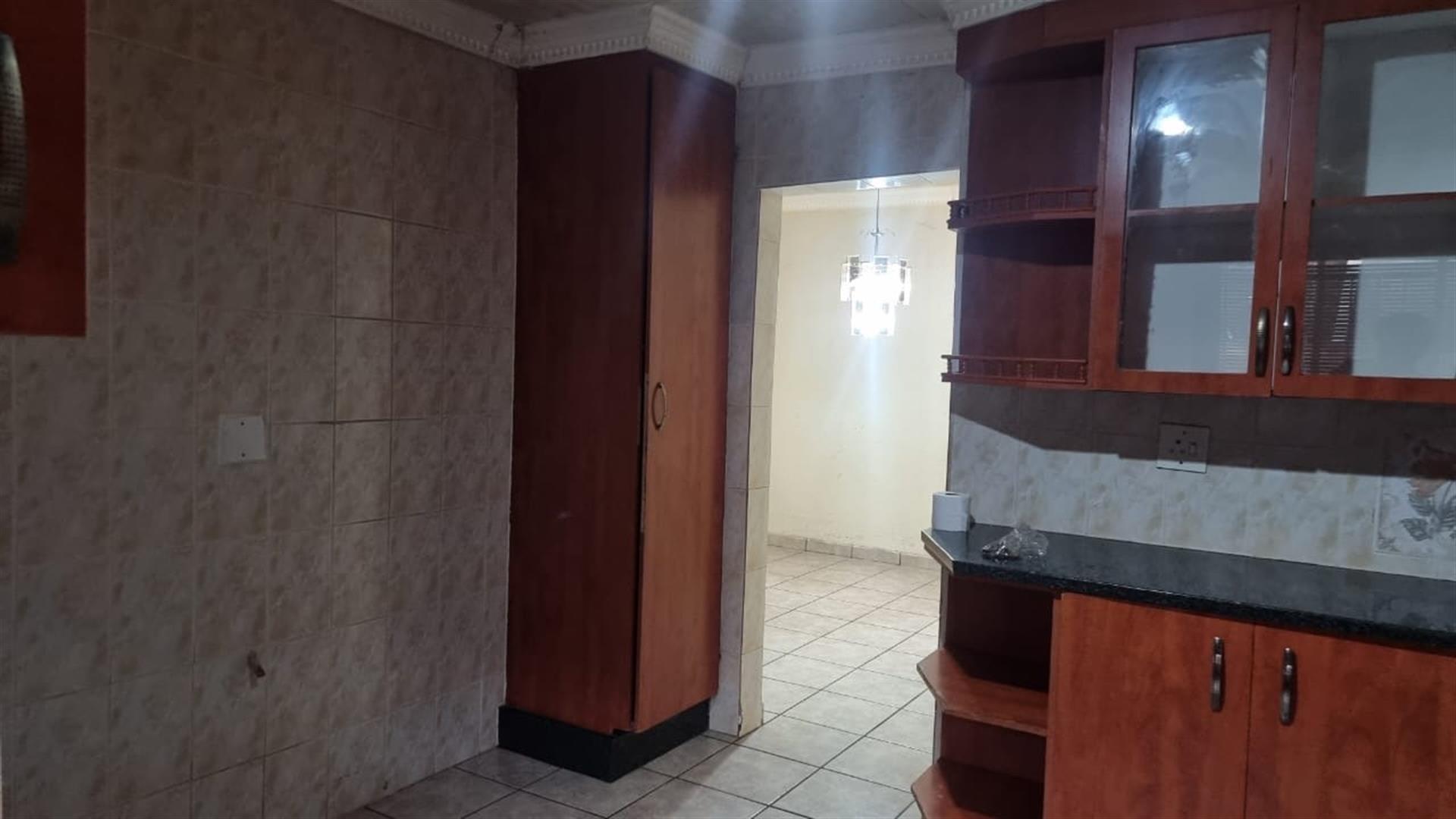 House To Rent in West Acres: 4 bedrooms, 2 bathrooms, single garage. # ...