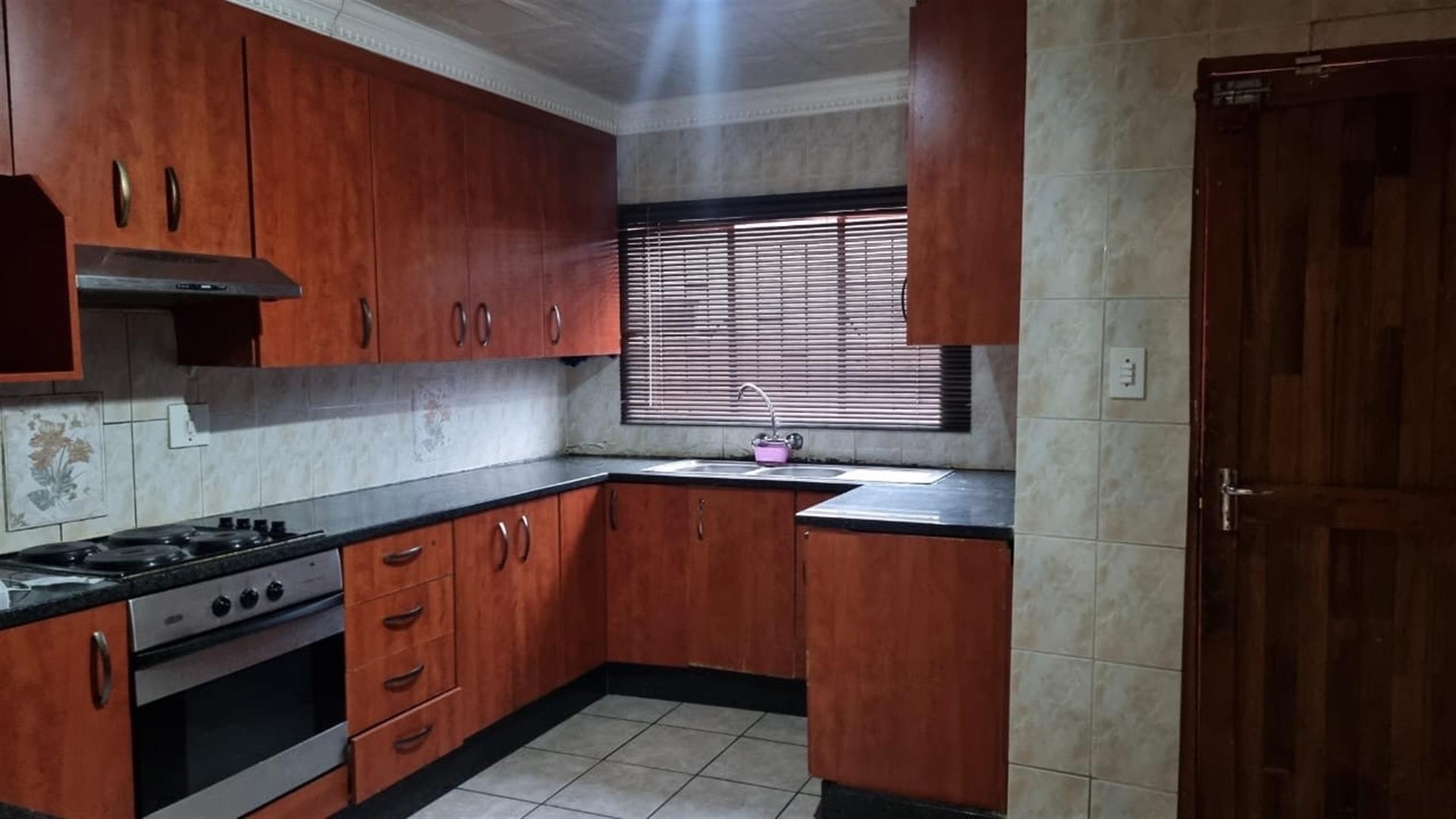 House To Rent in West Acres: 4 bedrooms, 2 bathrooms, single garage. # ...