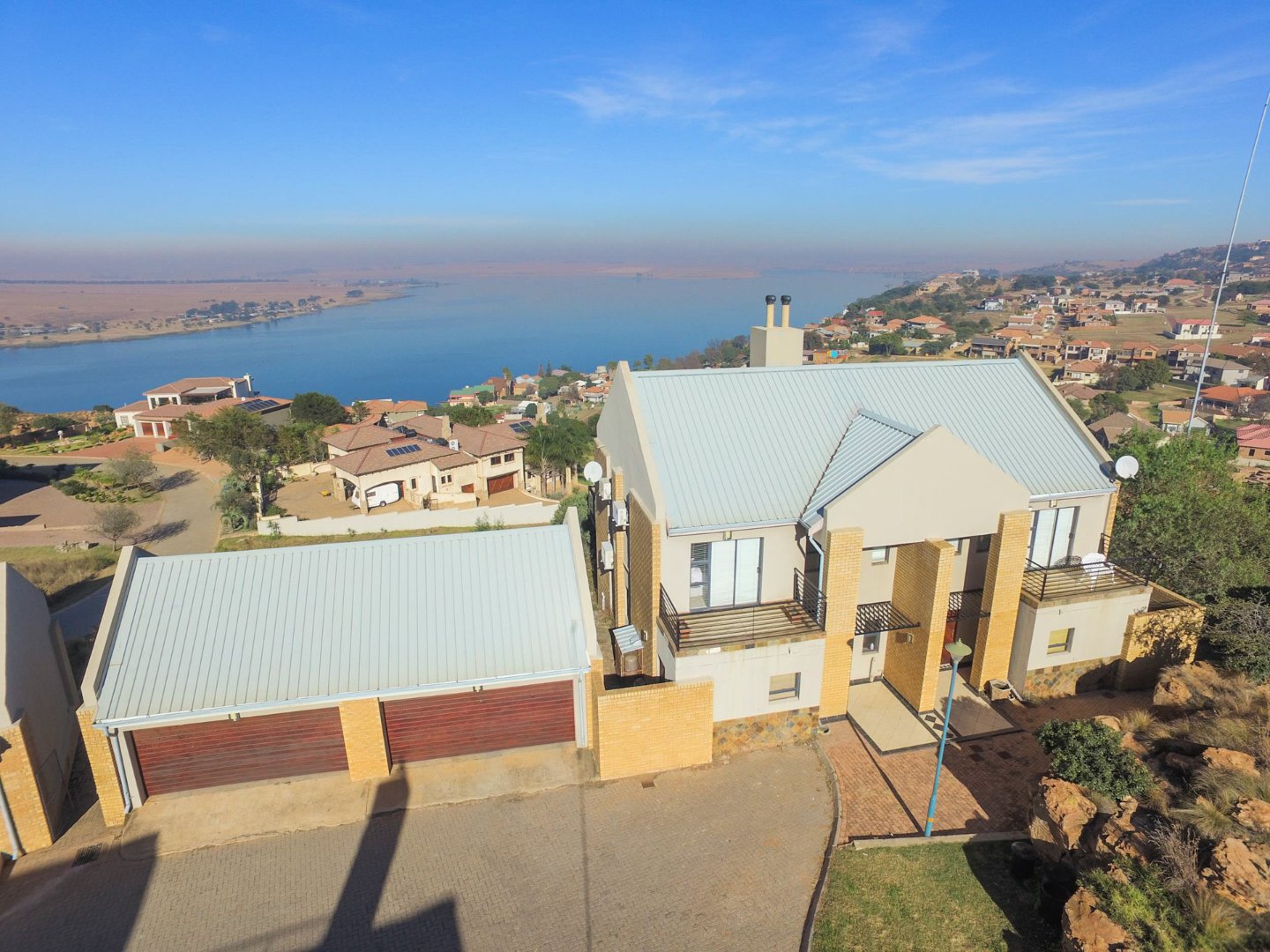 For Sale: House in Bronkhorstbaai with panoramic dam views, 3 bedrooms ...