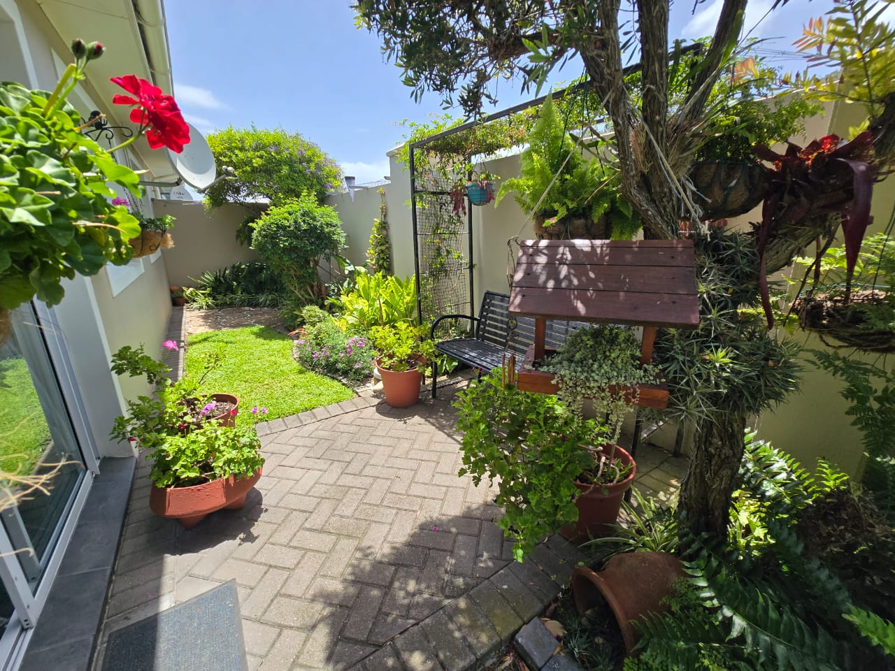 Montage House For Sale: 2 beds, double garage, secure complex, low ...