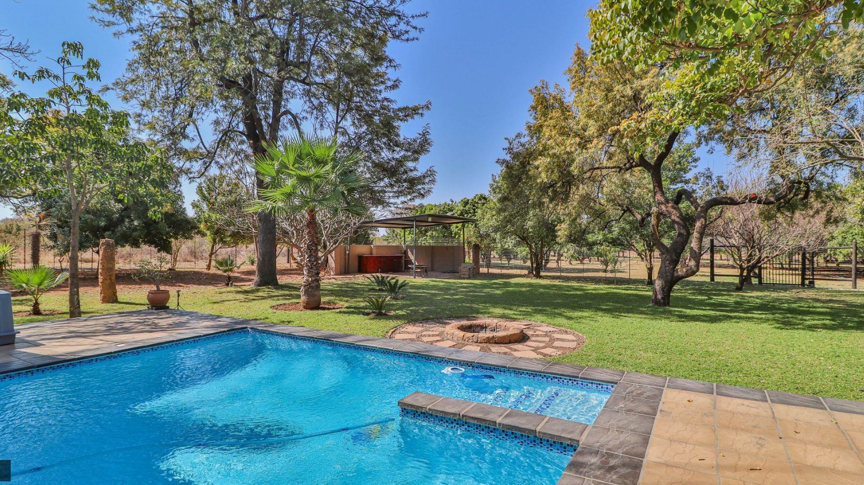 Farm for Sale in Bultfontein AH: Income potential with poultry ...