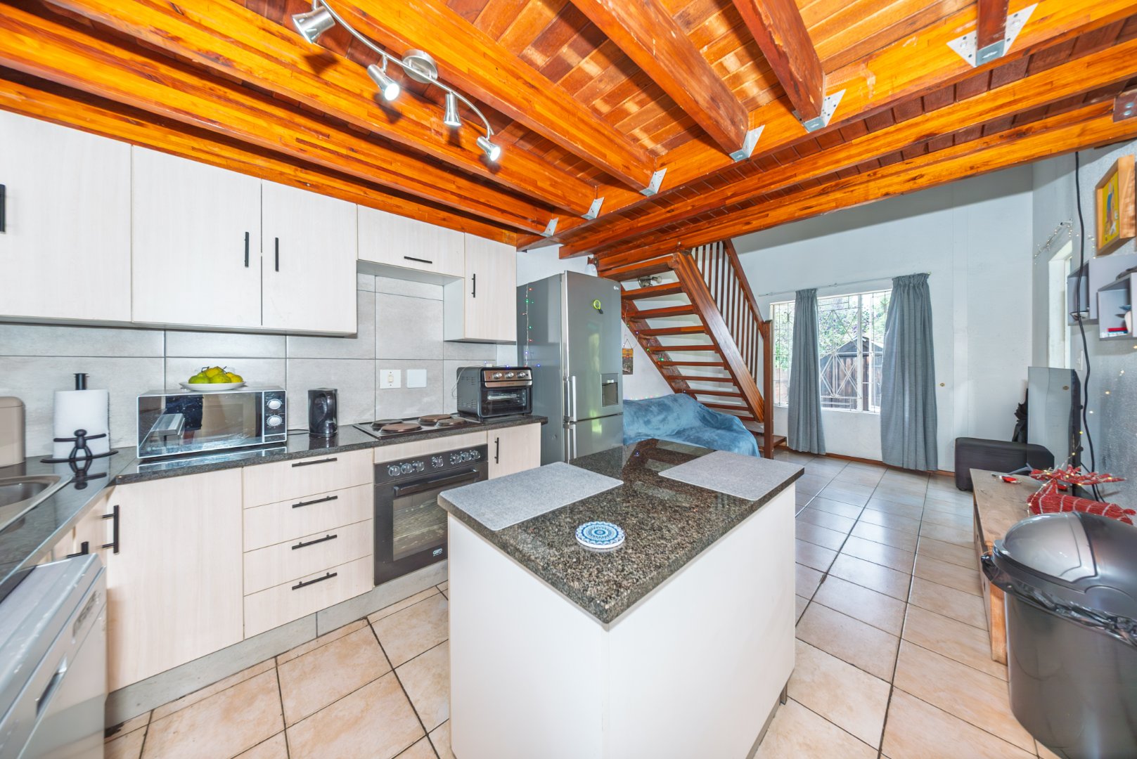 Eden Glen Townhouse For Sale: Open plan living, loft, private garden ...