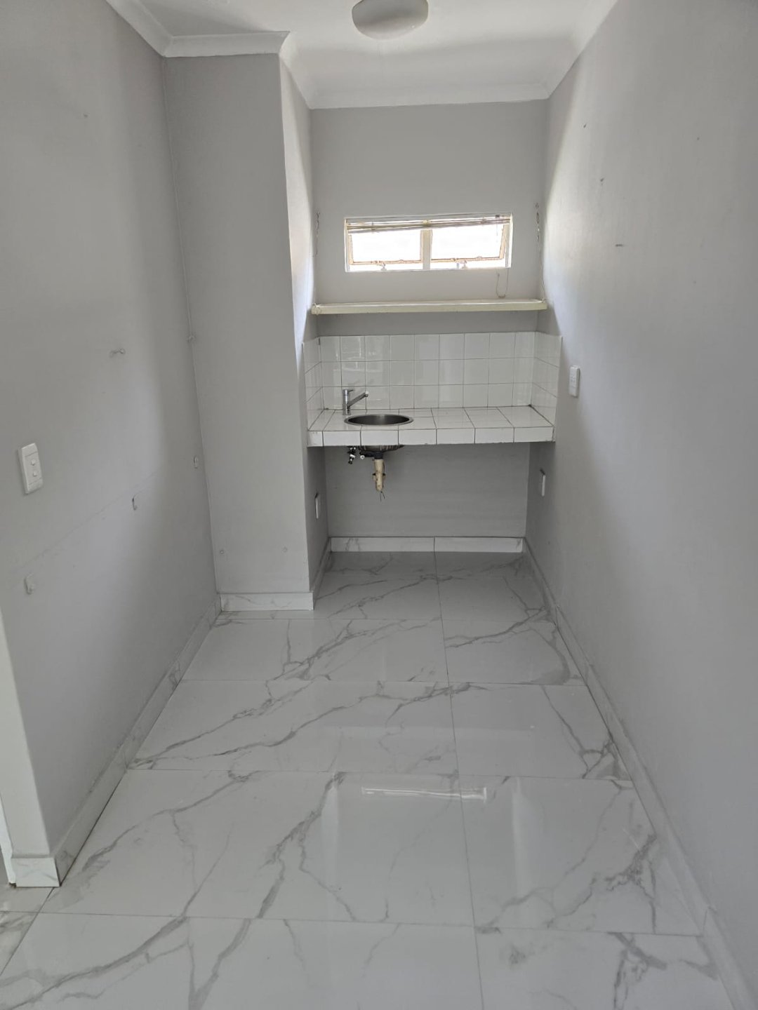 Eden Glen Apartment To Rent: Open-plan bachelor, prepaid electricity ...