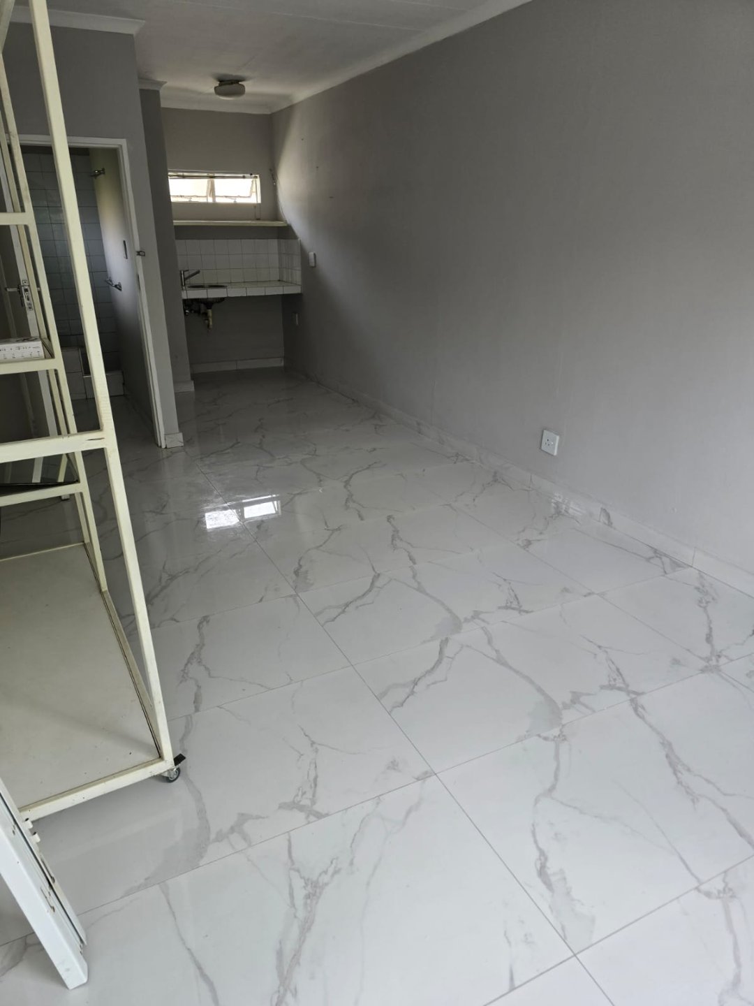 Eden Glen Apartment To Rent: Open-plan bachelor, prepaid electricity ...