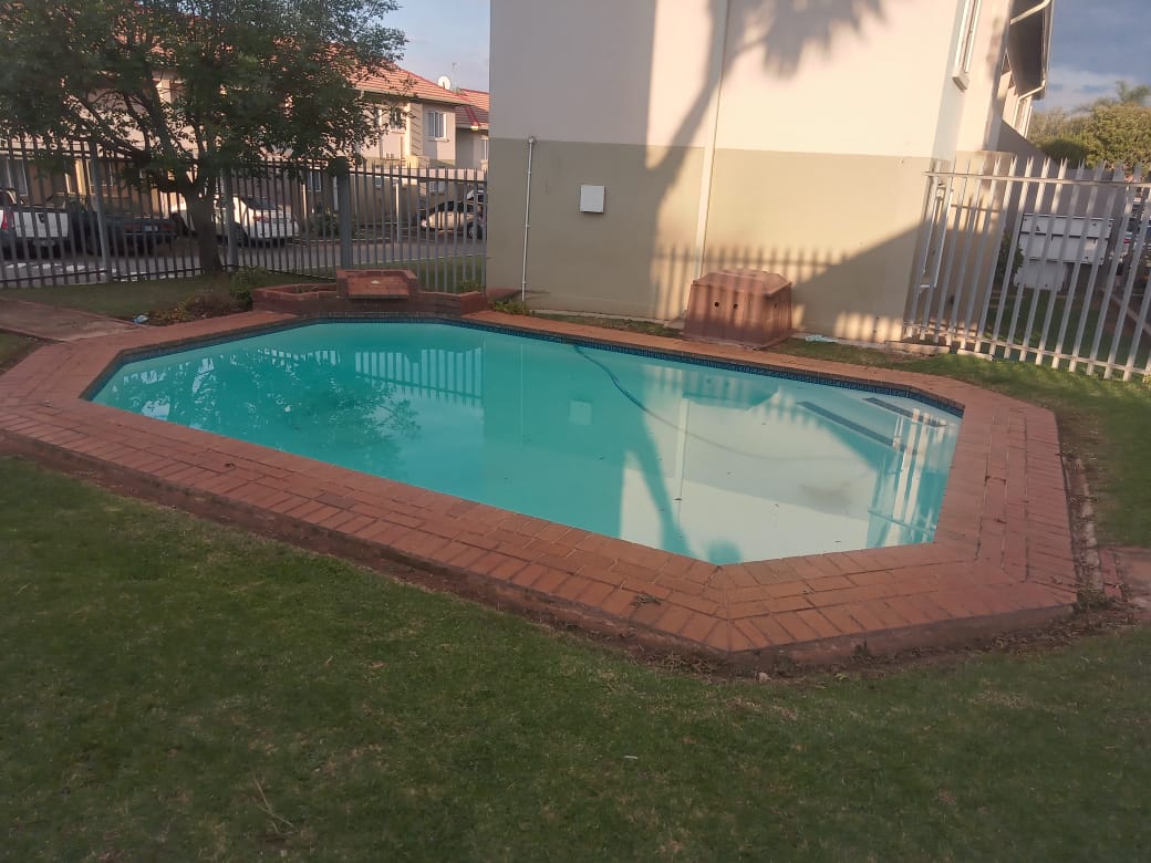 Eden Glen House To Rent: 1 Bedroom, pool, braai area, 24-hour security ...