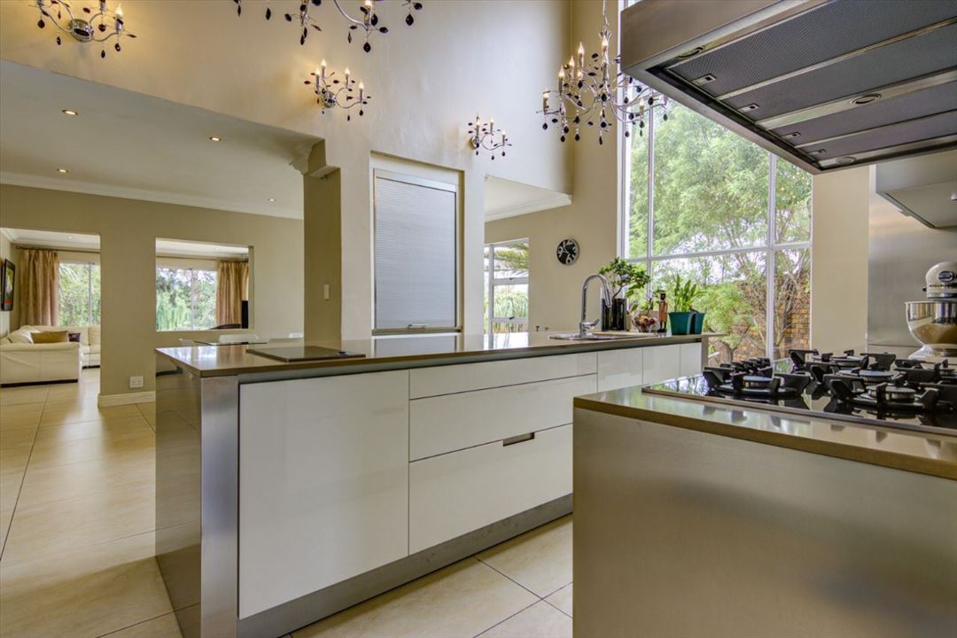 For Sale: Spacious 5-bedroom house in Alphen Park with pool and ...