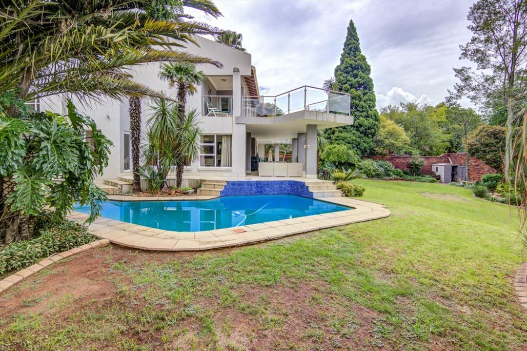 For Sale: Spacious 5-bedroom house in Alphen Park with pool and ...