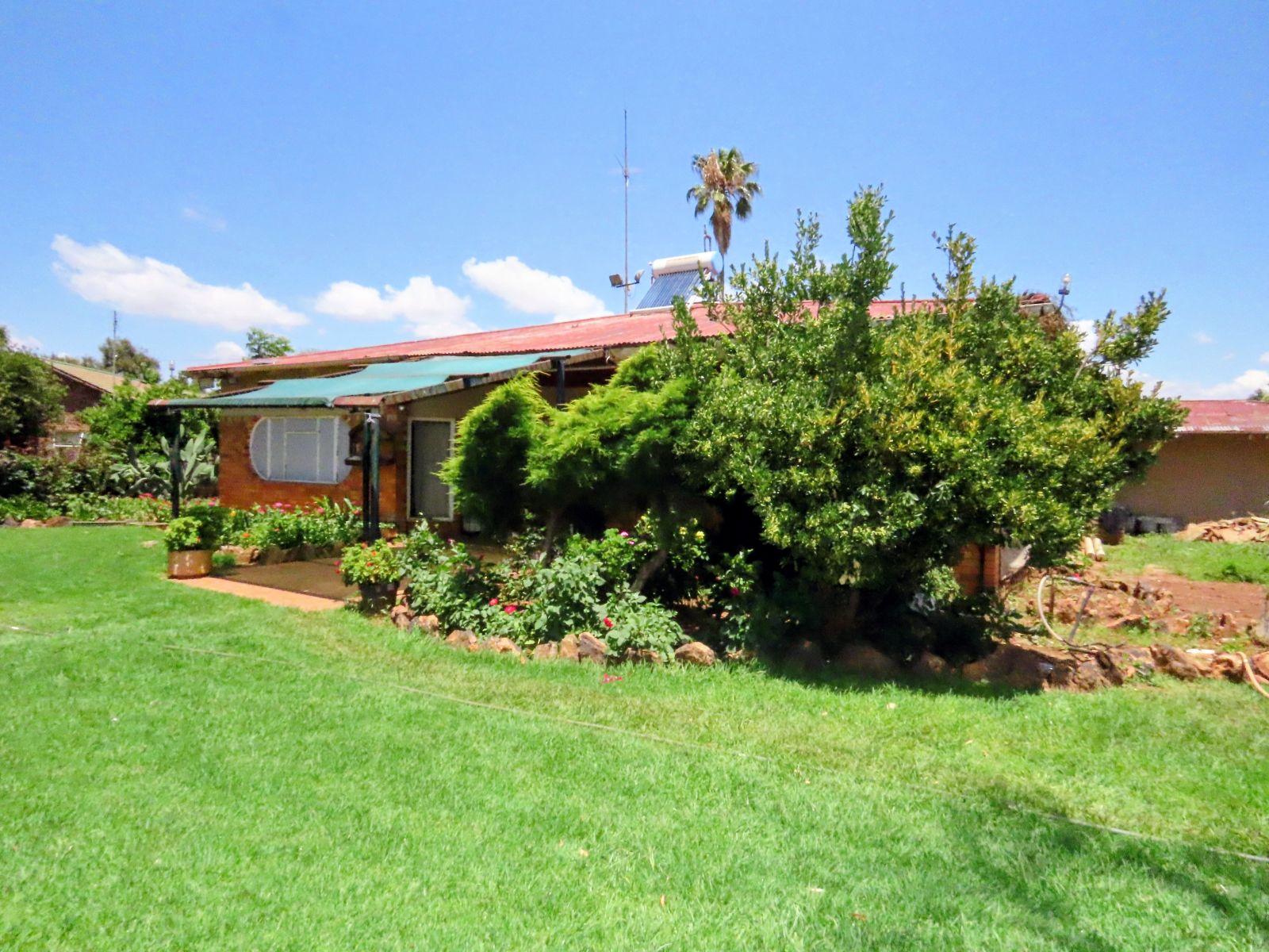 For Sale: House in Ventersdorp Central with double stand, flats, and ...