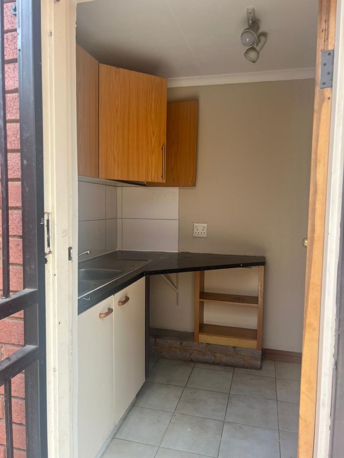 Ferndale Apartment To Rent: 1 bed, water included, prepaid electricity ...