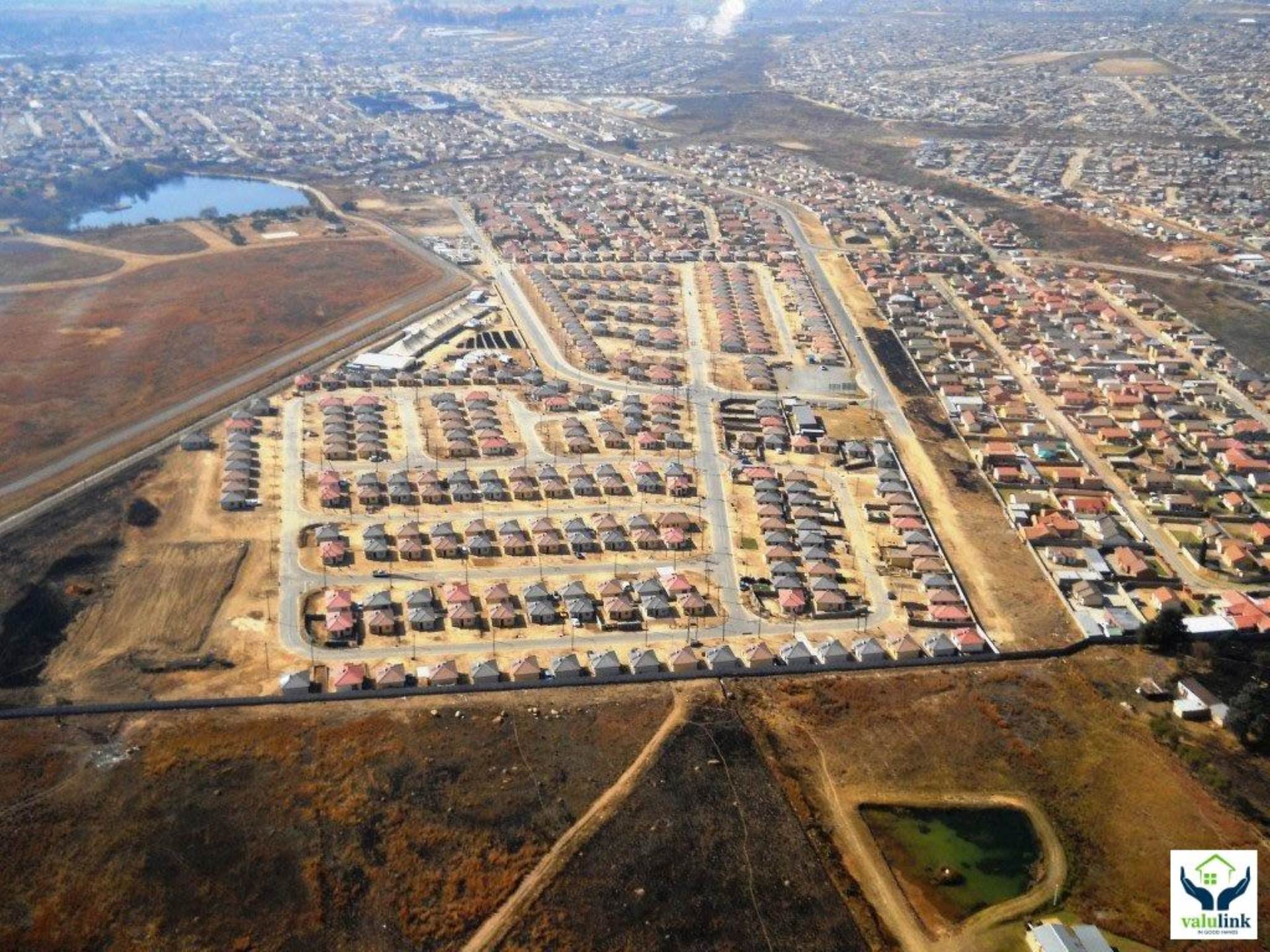 House For Sale In Clayville & Ext, Midrand, Gauteng for R 571,170