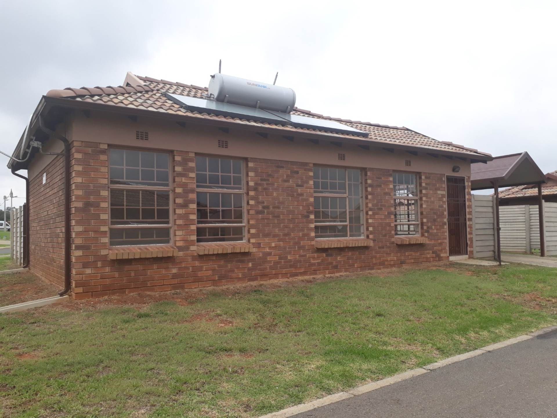 For Sale Houses 1 Bedroom New Garage Midrand Listings And Prices - Waa2